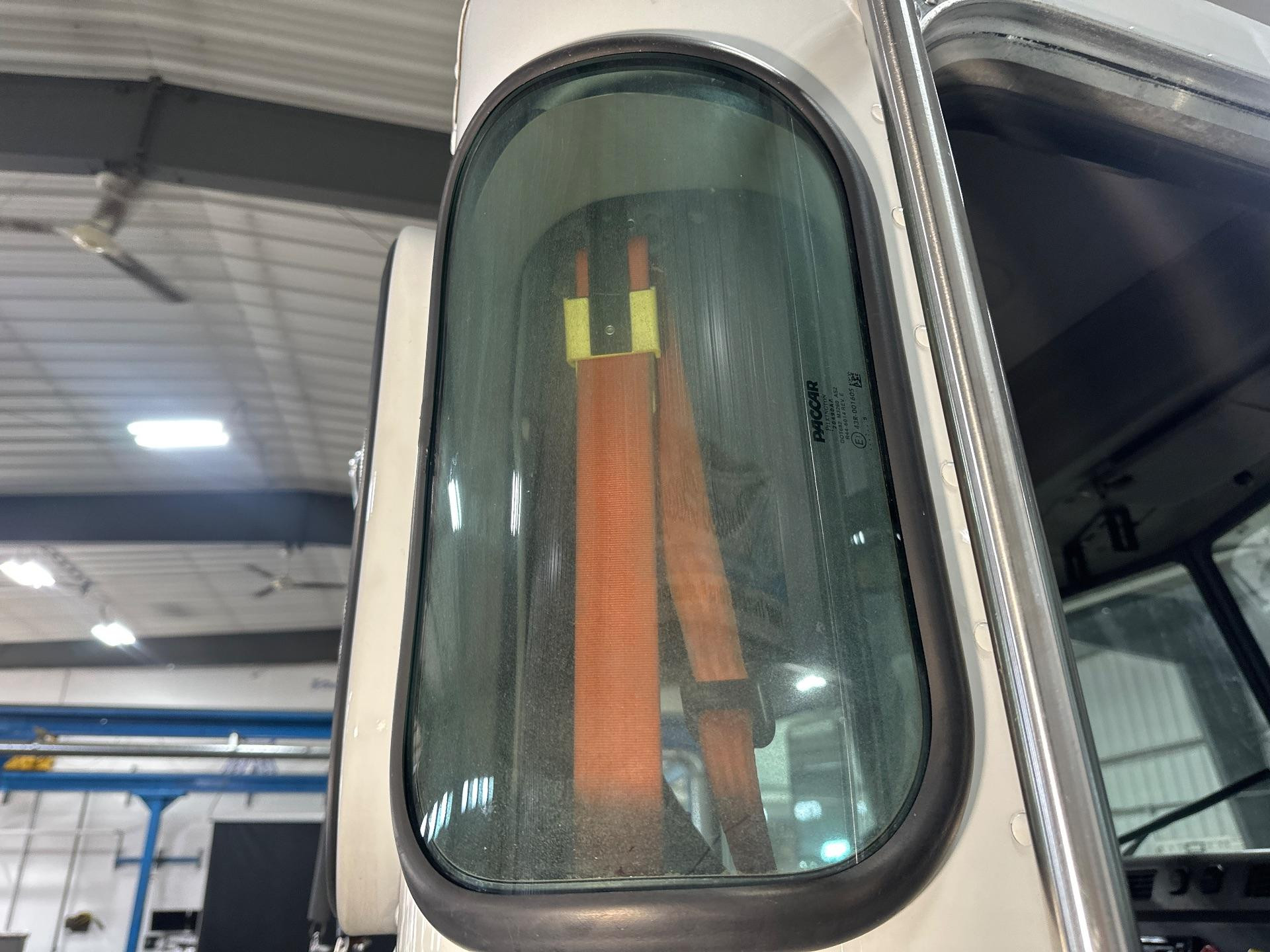 Peterbilt 382 Back Glass for Sale