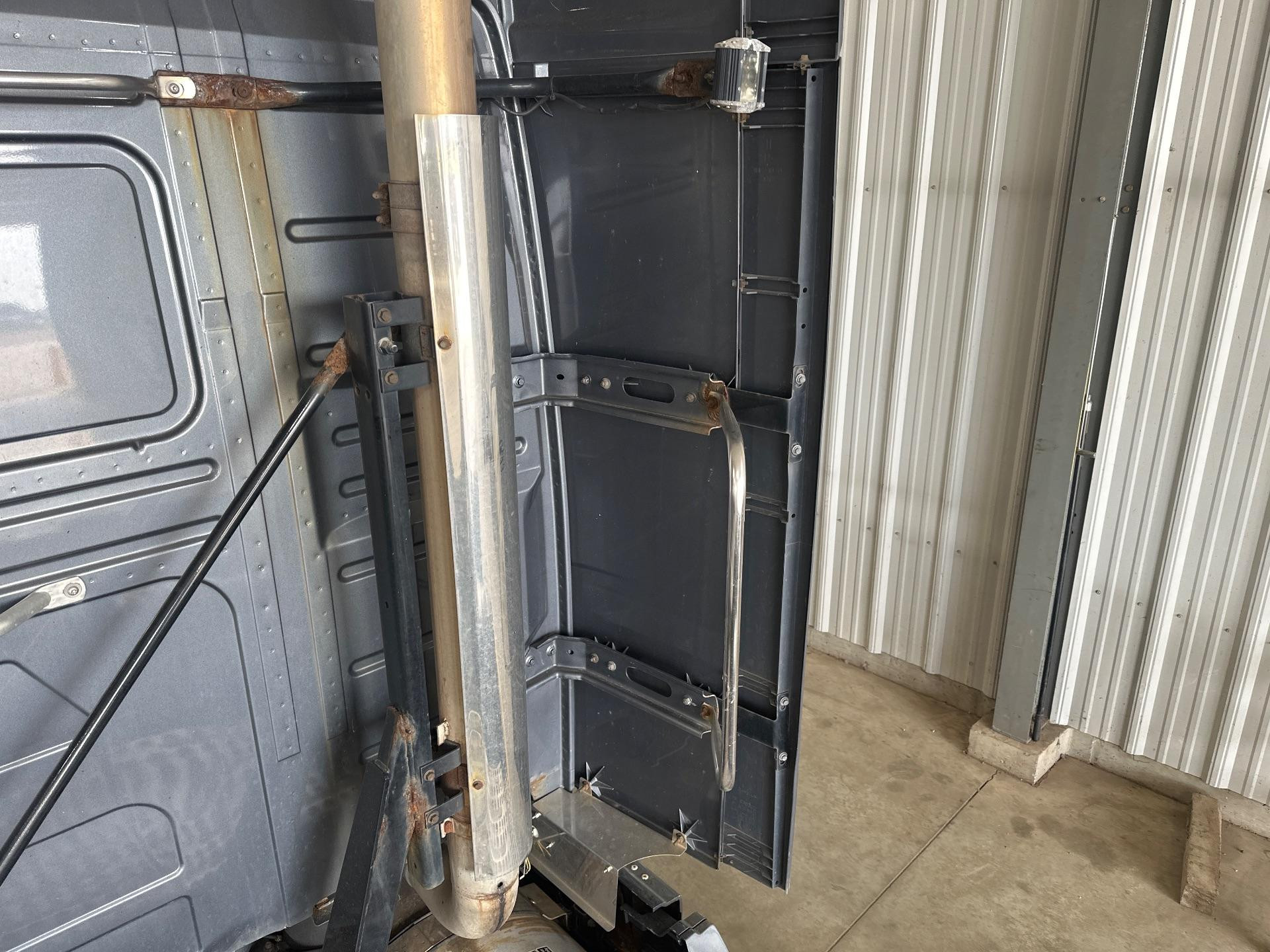 21091695 | Volvo VNL Side Fairing/Cab Extender for Sale