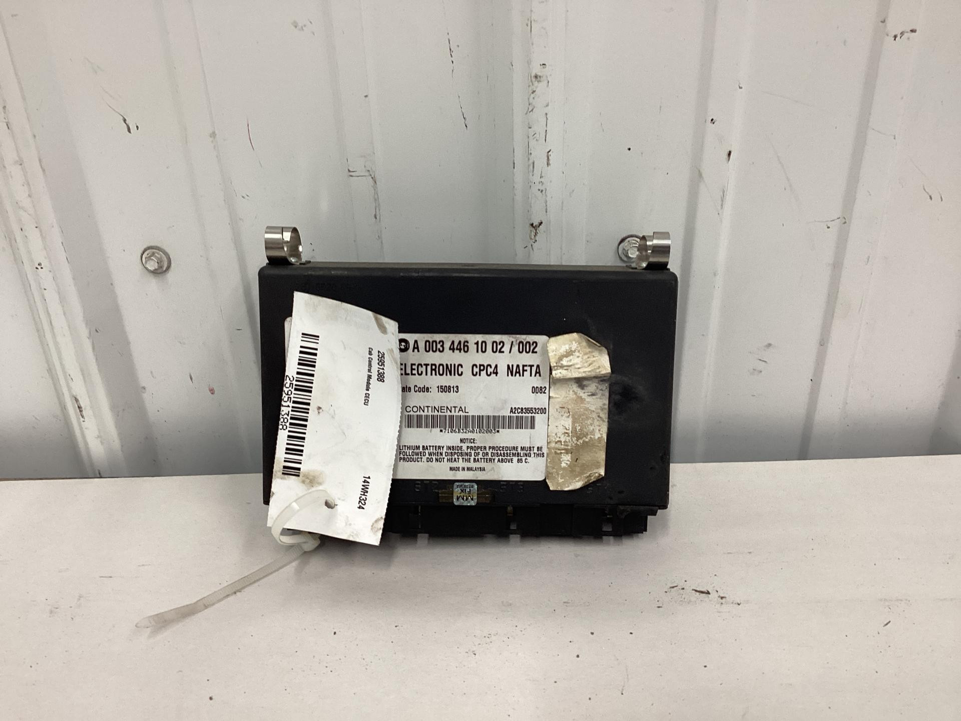 A 003 446 10 02 / 002 | Freightliner CASCADIA Cab Control Module CECU for S