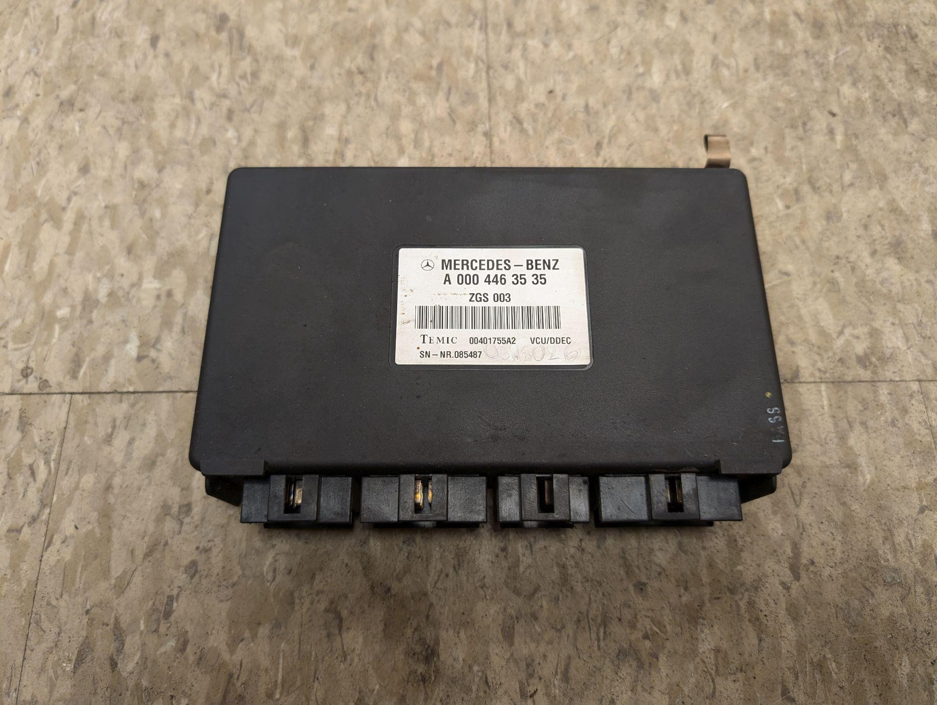 A0004463535 | Freightliner CASCADIA Cab Control Module CECU for Sale