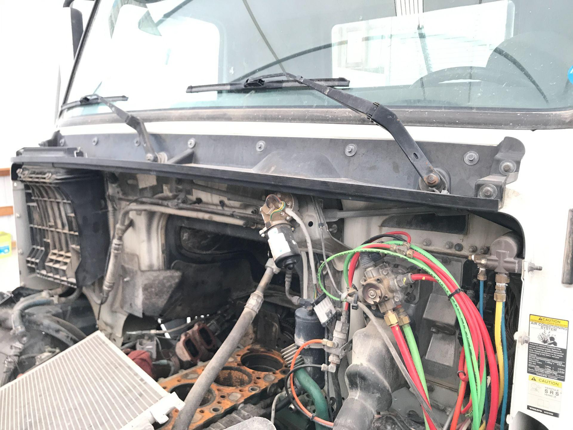 84725939 | Volvo VNM Cowl for Sale