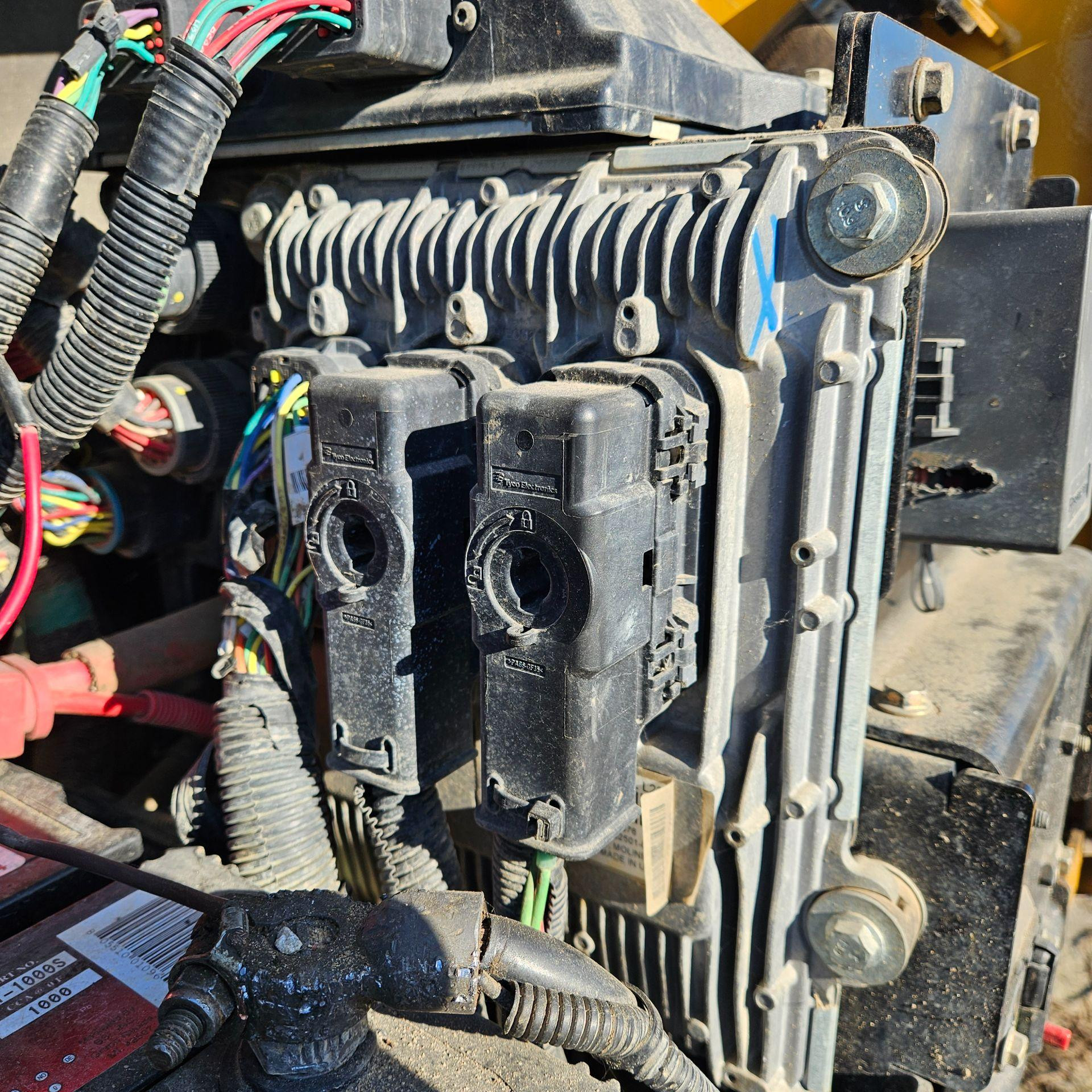 RE551416 | John Deere 700K LGP Control Module for Sale