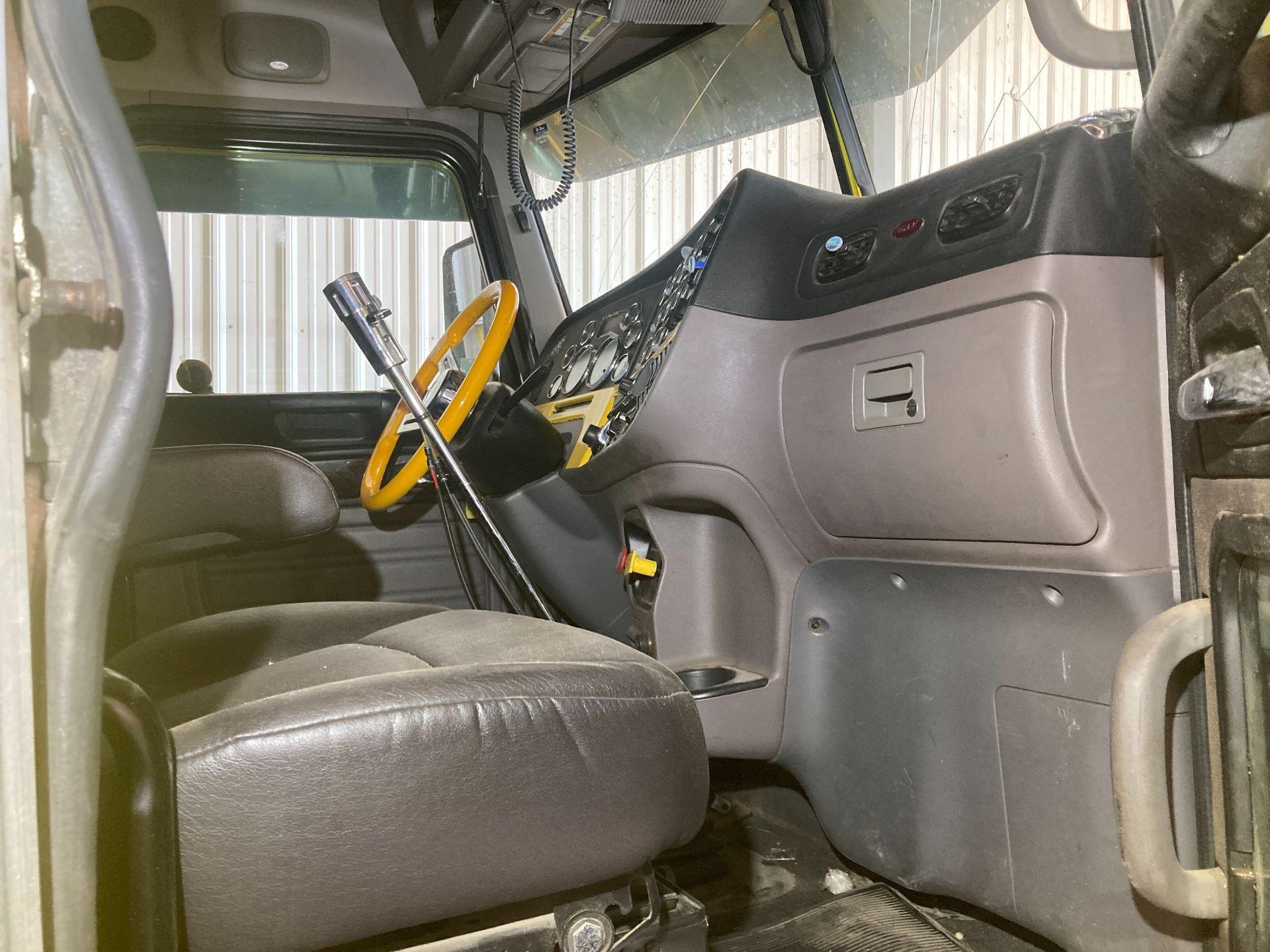 Peterbilt 389 Dash Assembly for Sale