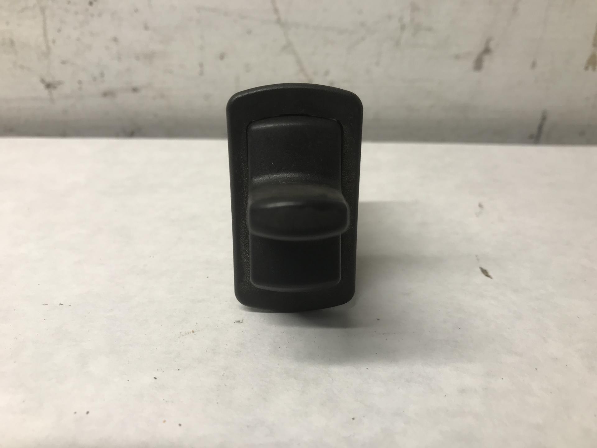 P27-1002-9 | Kenworth T2000 Dash/Console Switch for Sale
