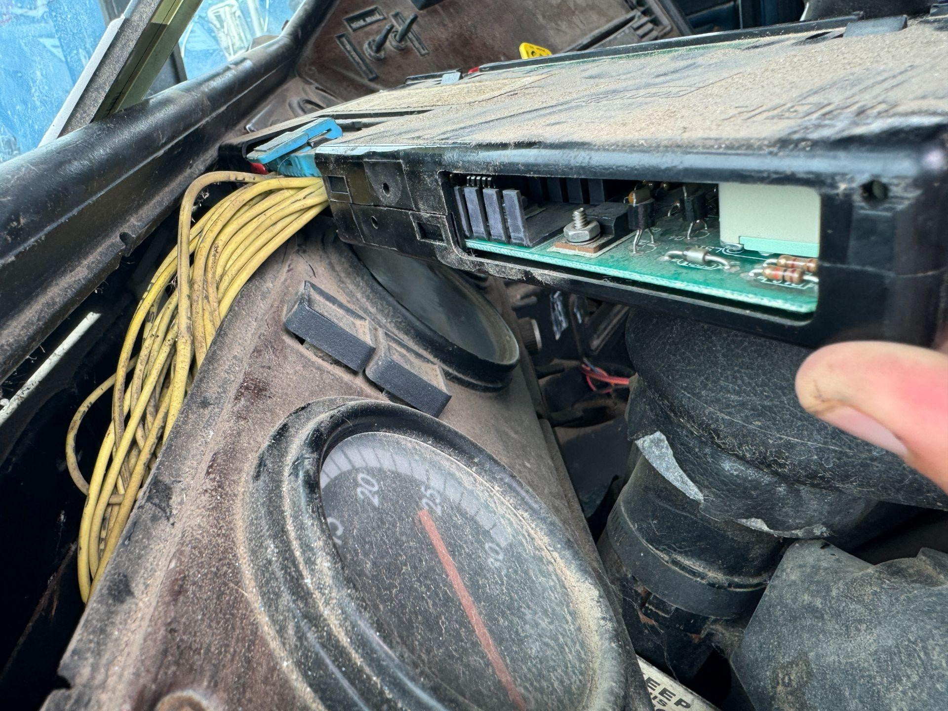 681-065-24-01 | Freightliner FLD112 Miscellaneous Lighting for Sale