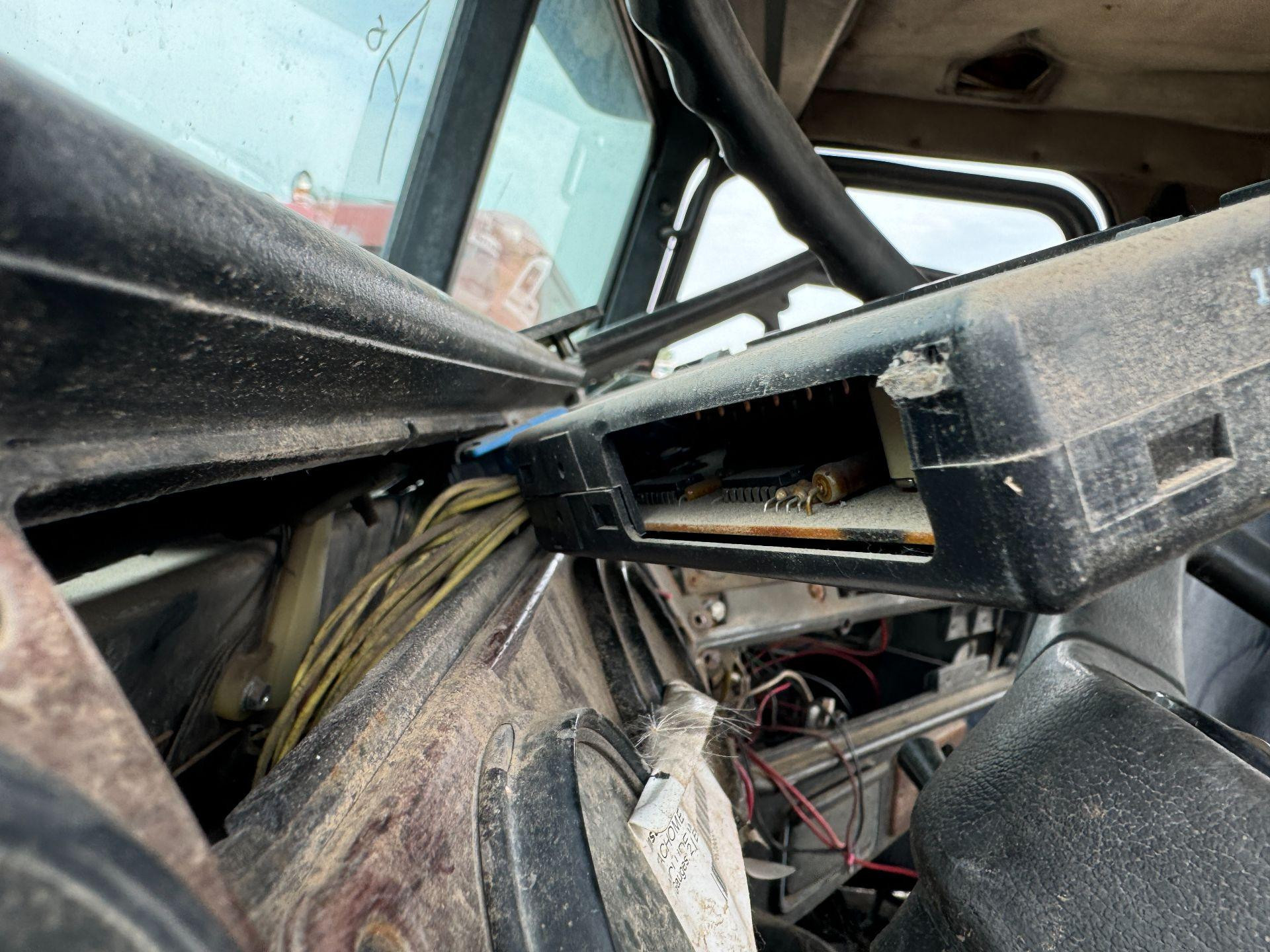 681-065-17-01 | Freightliner FLD120 Miscellaneous Lighting for Sale