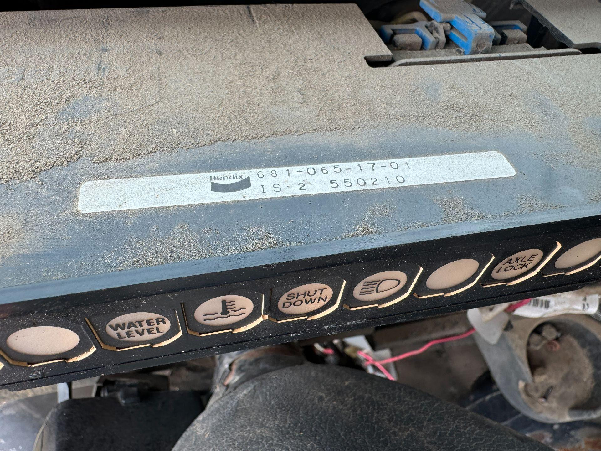 681-065-17-01 | Freightliner FLD120 Miscellaneous Lighting for Sale