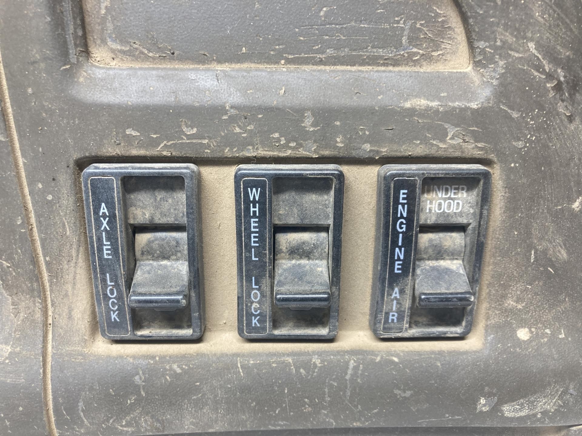 F6HT-80044B78-BCW | Sterling L9511 Dash Panel for Sale