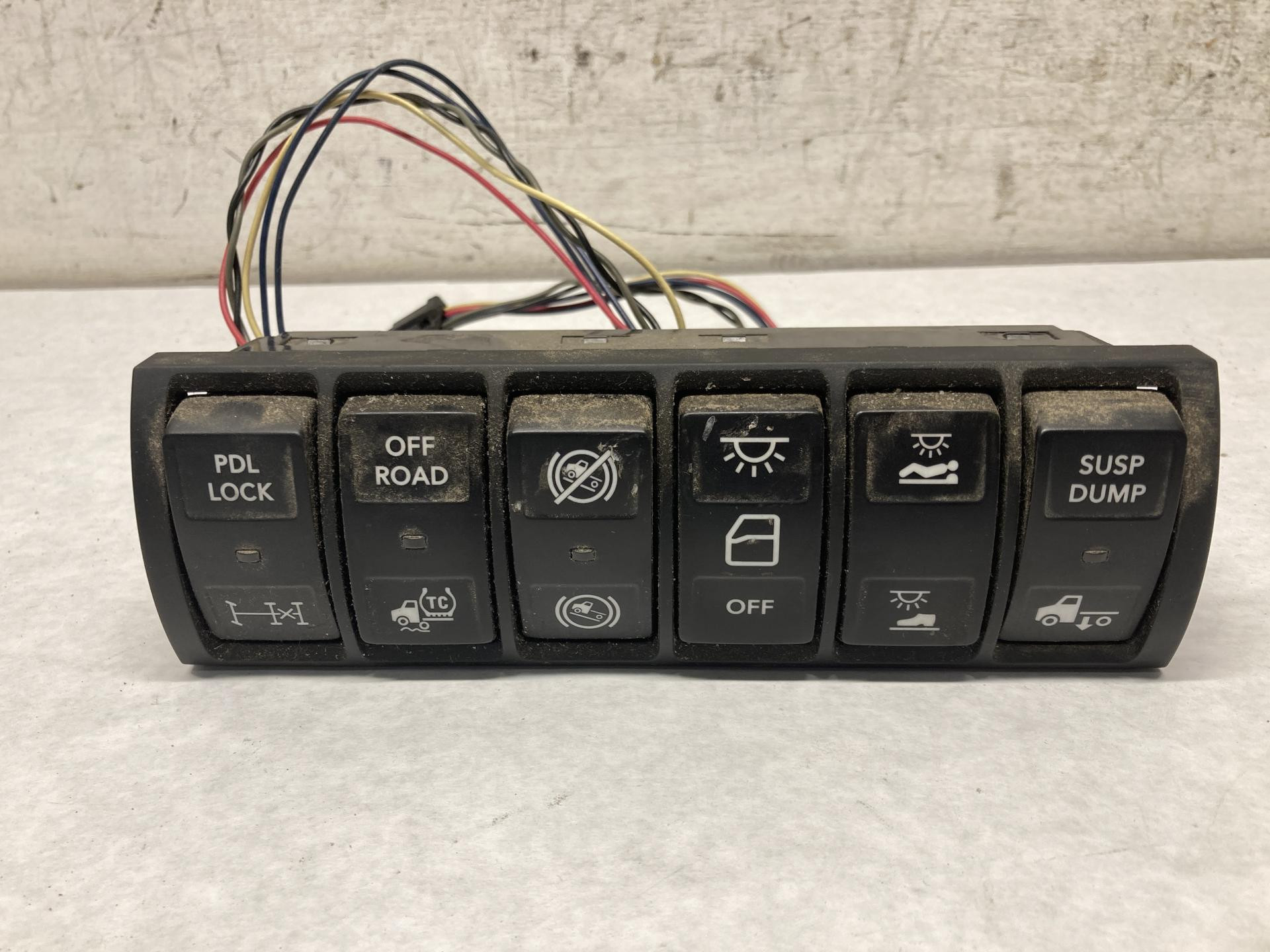 4057689C3 | International LT Dash Panel for Sale
