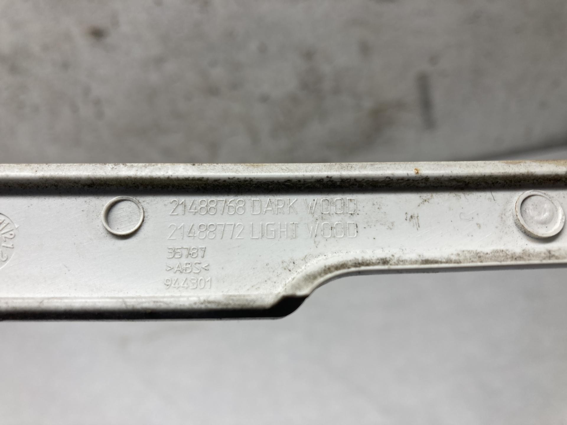 21488772 | Volvo VNL Dash Panel for Sale