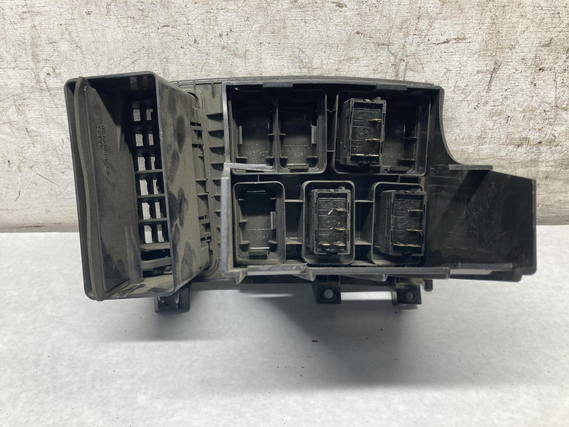20911930 | Volvo VNL Dash Panel for Sale