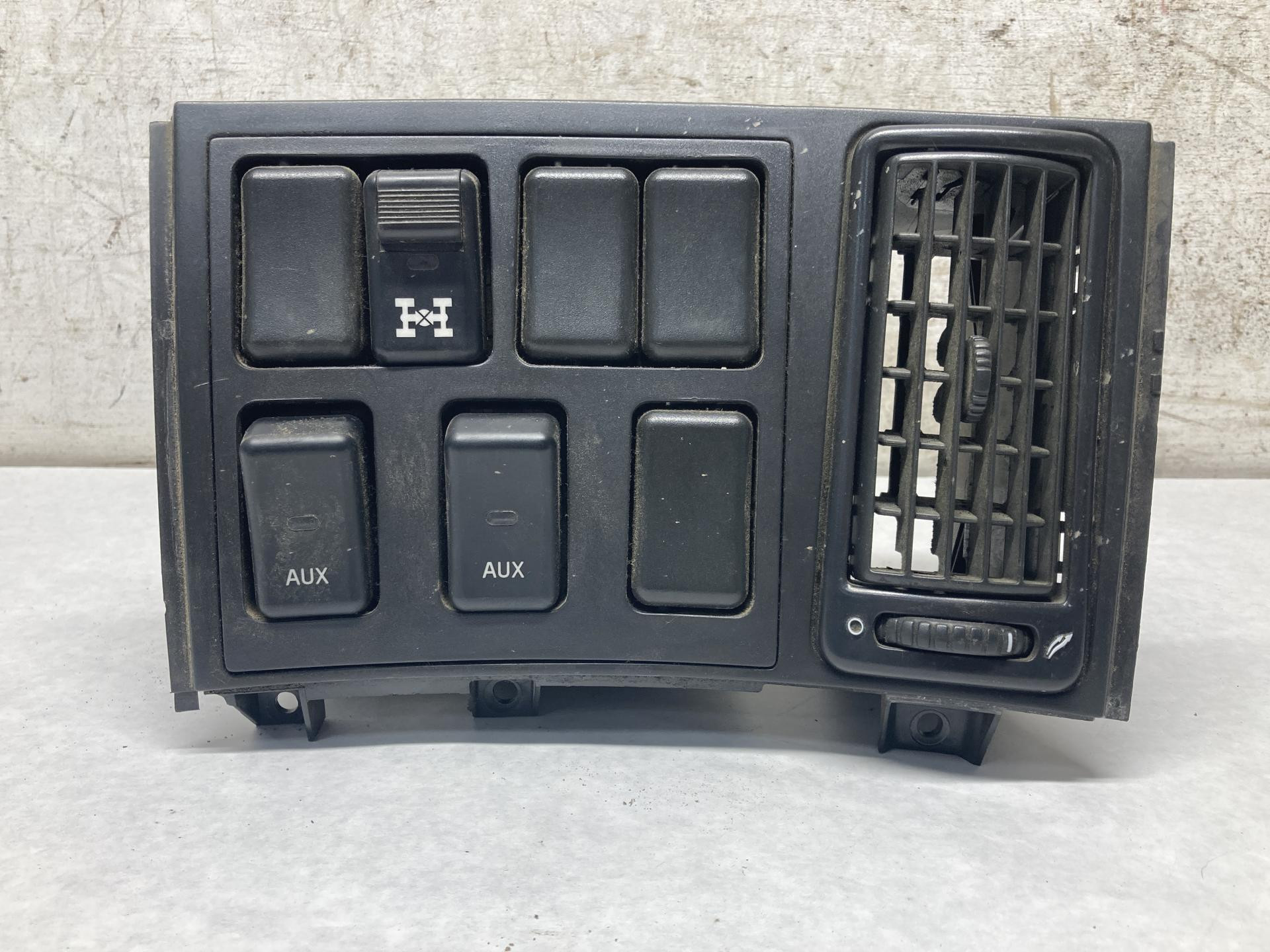20911930 | Volvo VNL Dash Panel for Sale