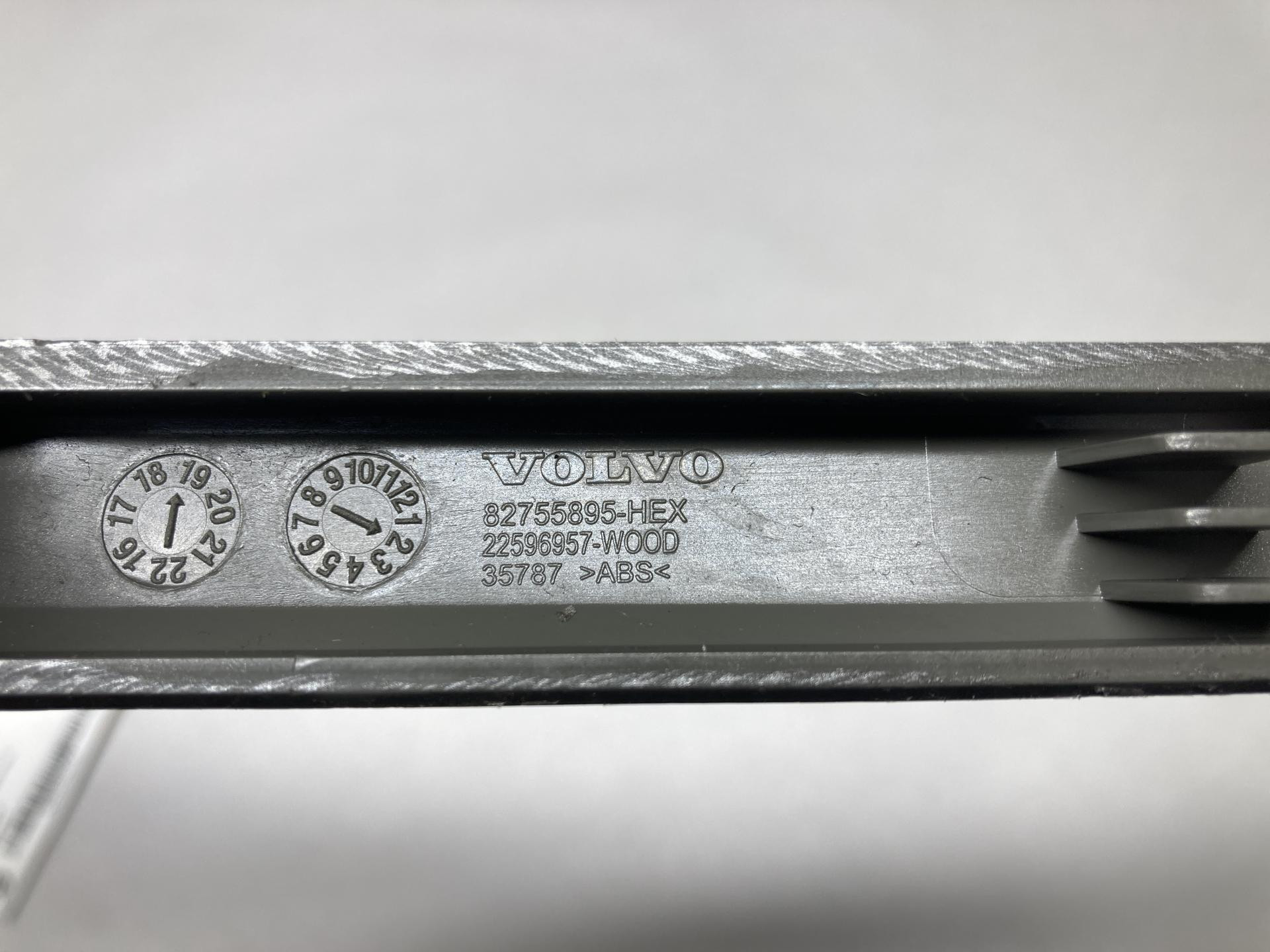 82755895 | Volvo VNL Dash Panel for Sale