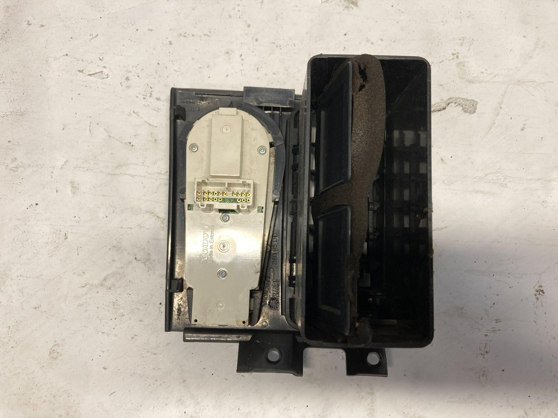 20953575-P06 | Volvo VNL Dash Panel for Sale