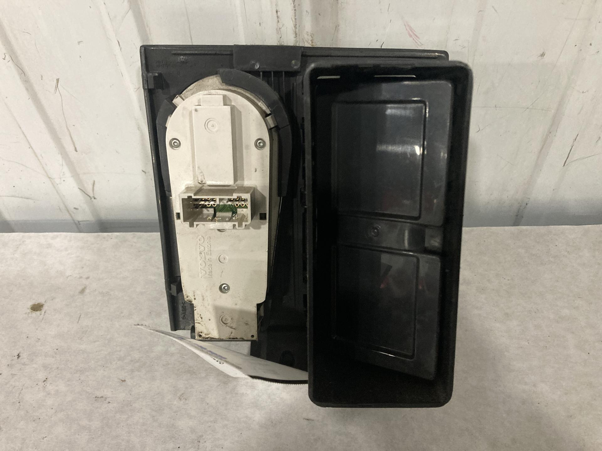 20953575-P06 | Volvo VNL Dash Panel for Sale