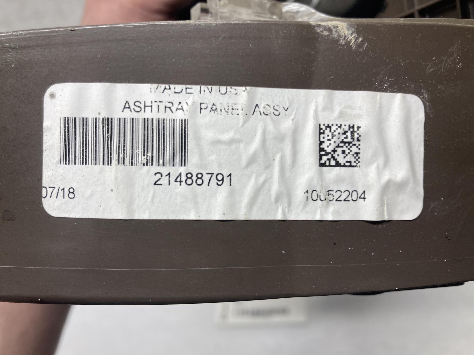 21488791 | Volvo VNL Dash Panel for Sale