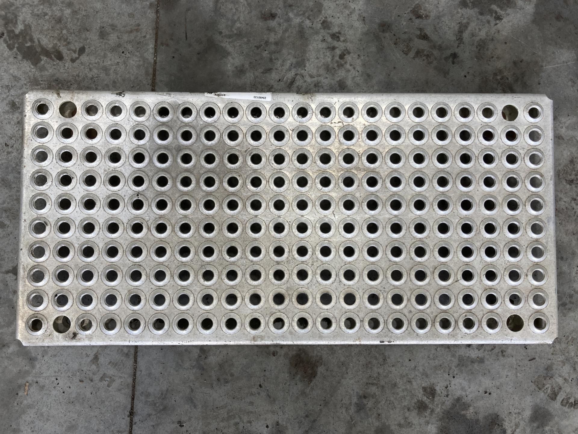 International 8100 Deckplate for Sale