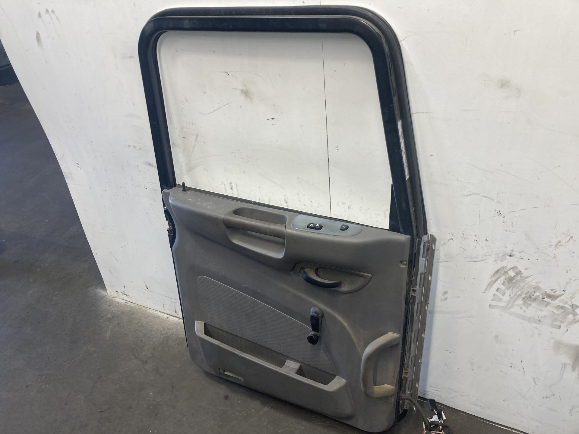 R25-6108-0201040105 | Peterbilt 337 Door for Sale