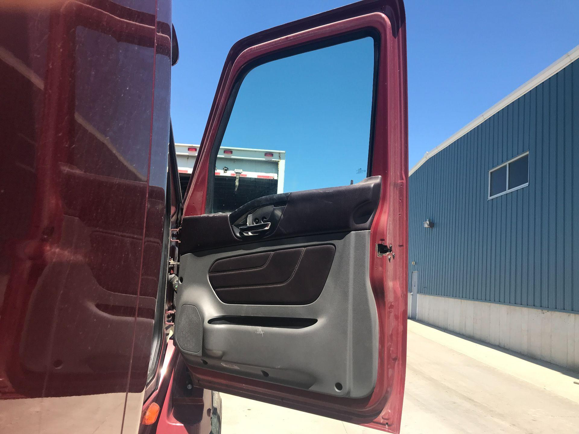 4172799W91E | International HV507 Door for Sale