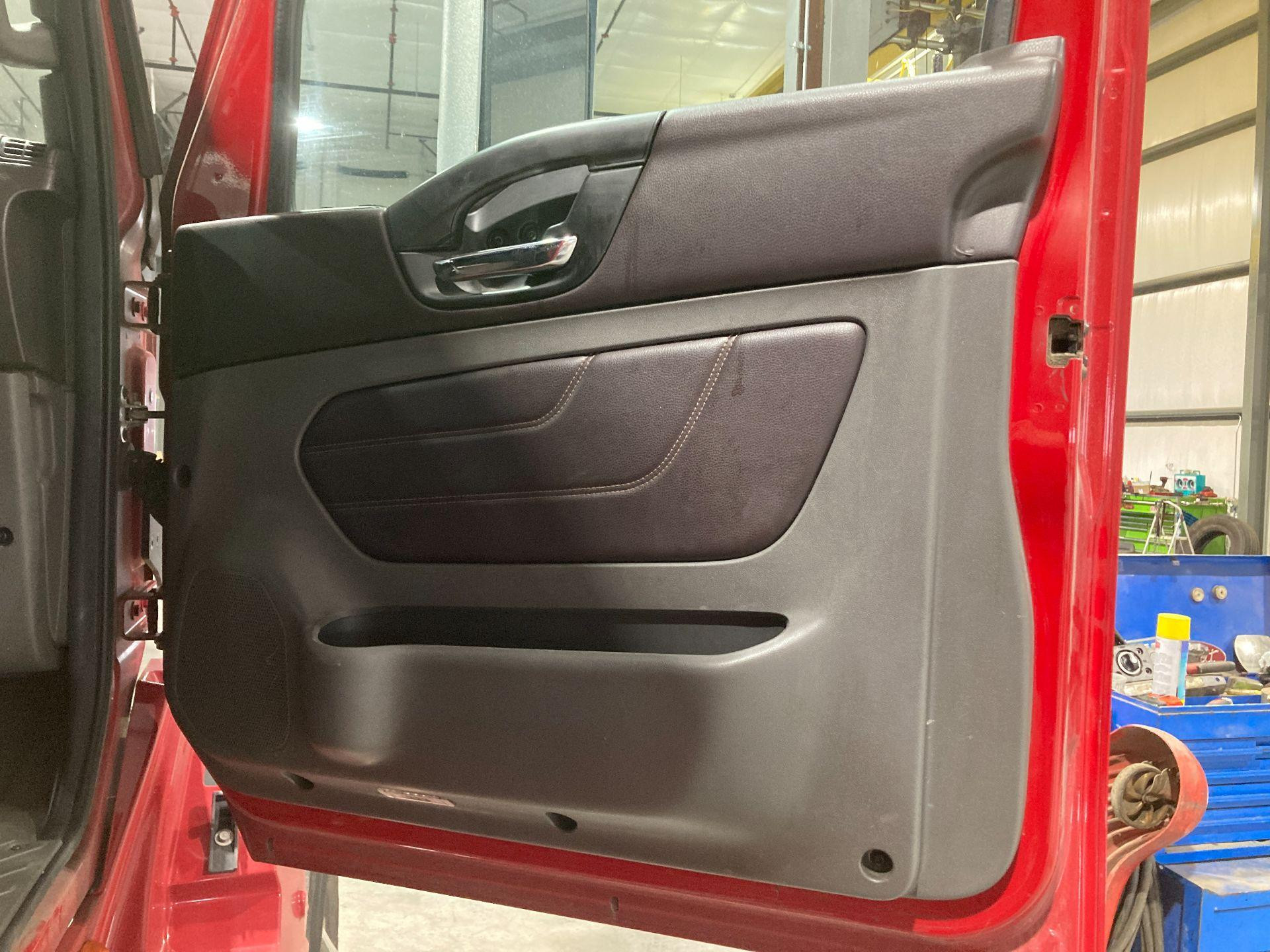 4172799W91E | International HX620 Door for Sale