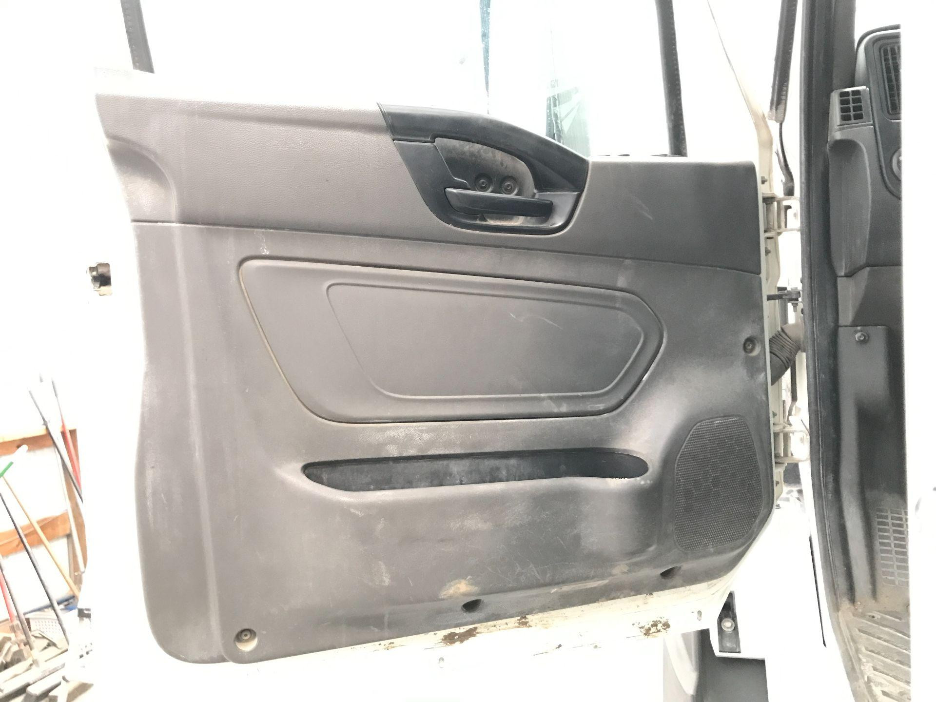 4172798W91E | International RH Door for Sale