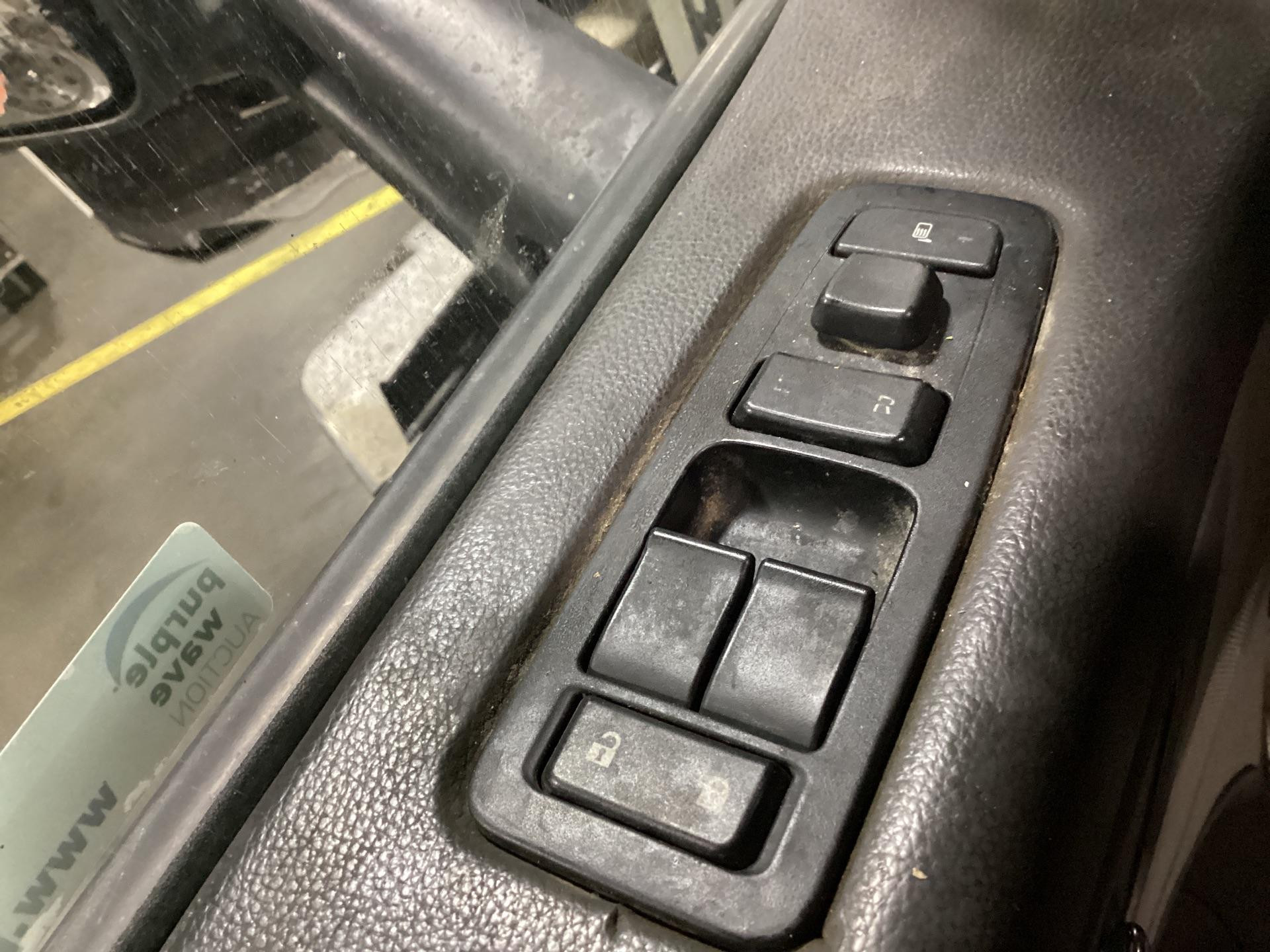 Q276082-2102X | Peterbilt 567 Door Electrical Switch for Sale