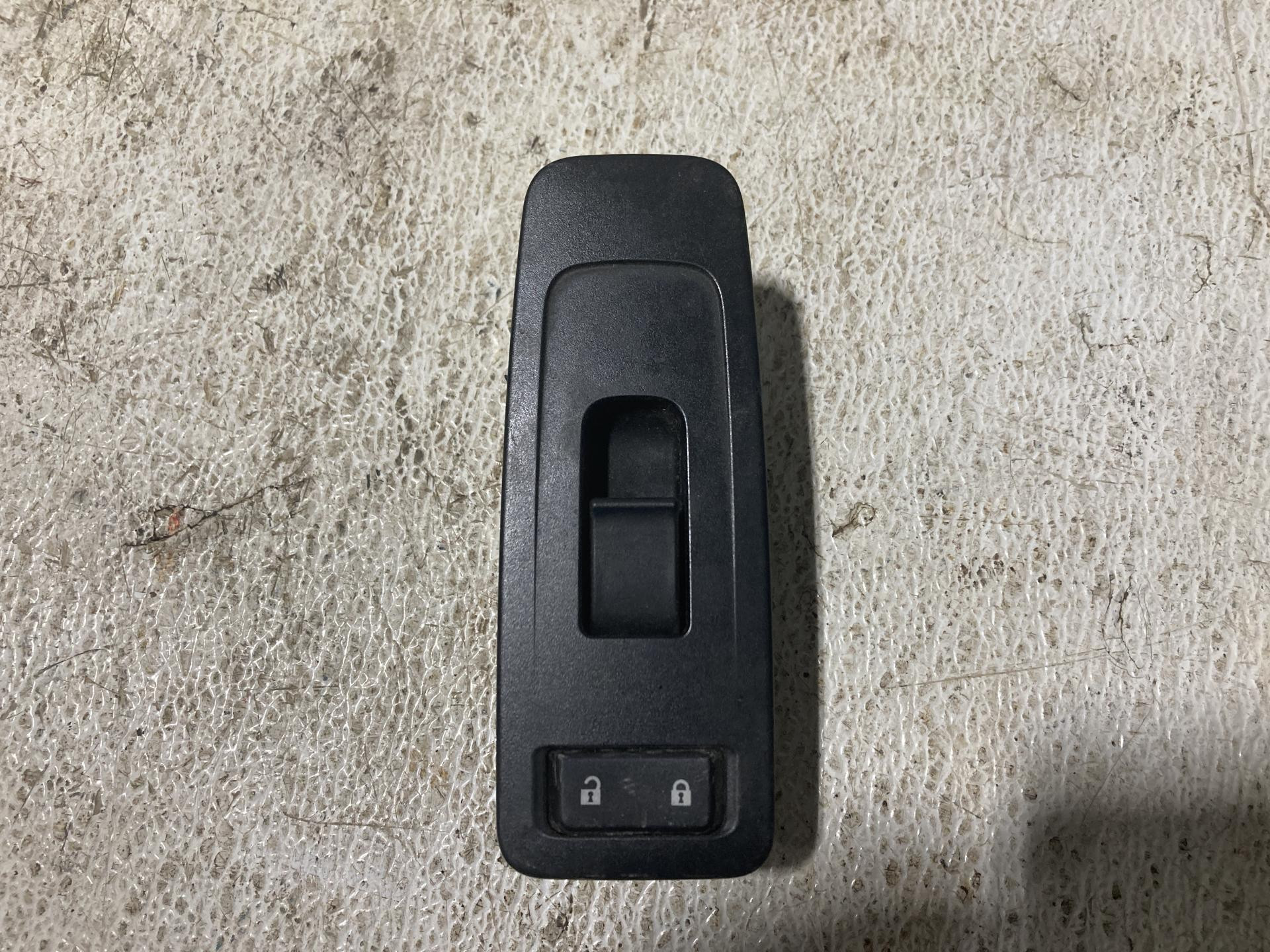 P21-1050-2112 | Peterbilt 567 Door Electrical Switch for Sale