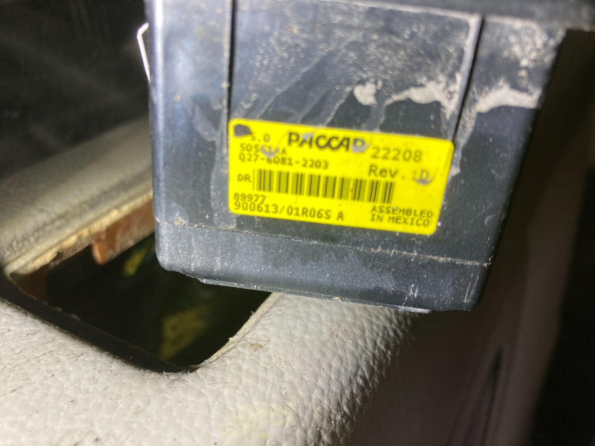 Q27-6081-2203 | Peterbilt 579 Door Electrical Switch for Sale