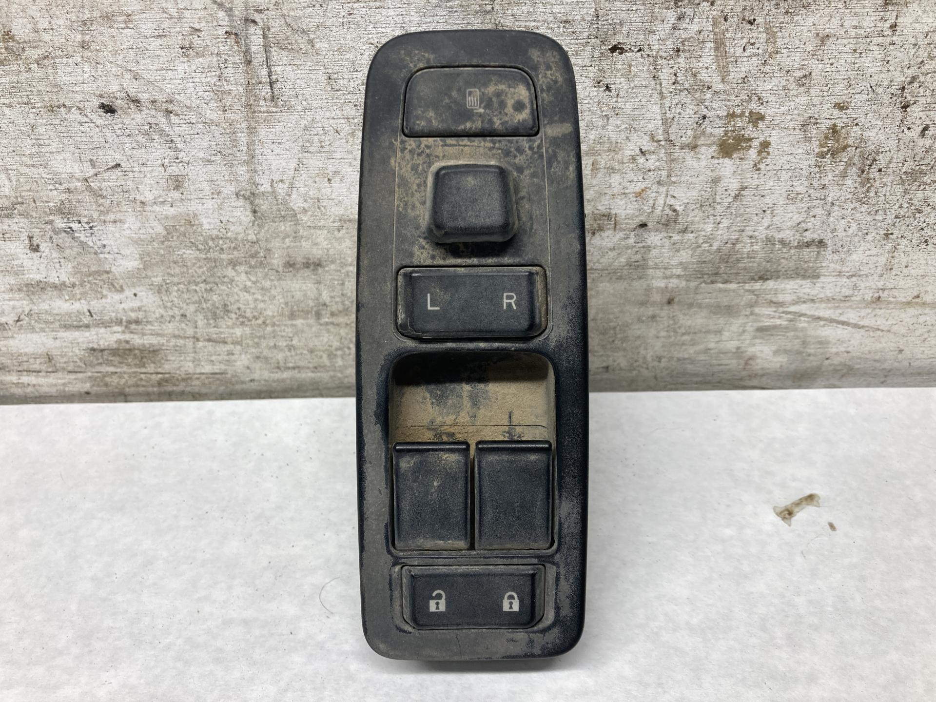 P21-1049-2201 | Peterbilt 579 Door Electrical Switch for Sale