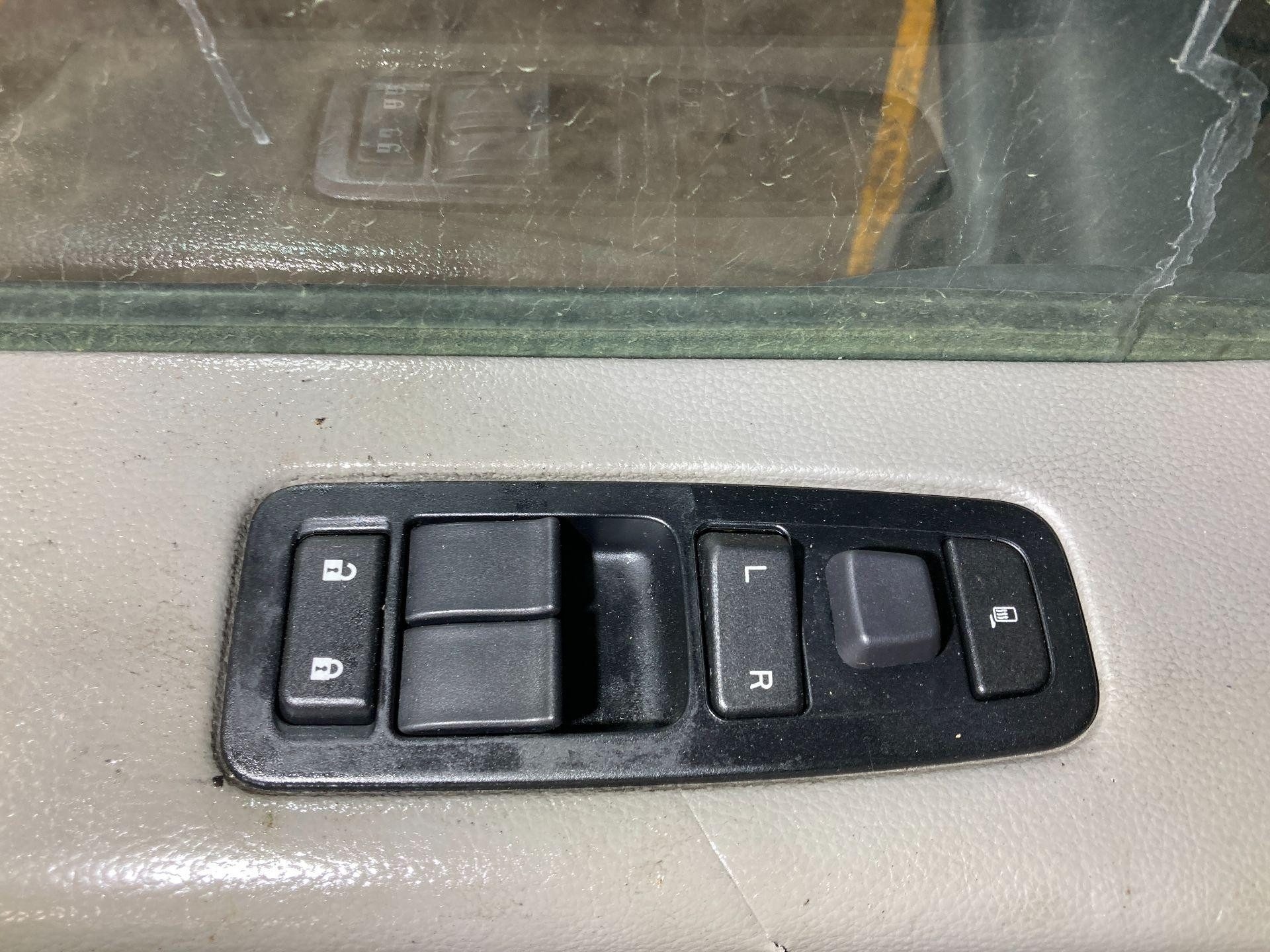 Q27-6081-2203 | Peterbilt 579 Door Electrical Switch for Sale