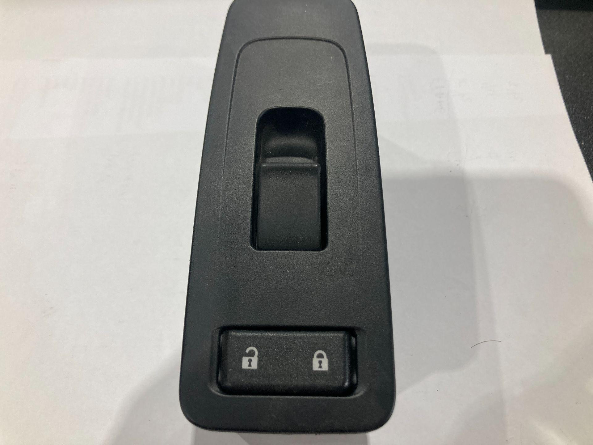 Q276082-2102X | Peterbilt 579 Door Electrical Switch for Sale