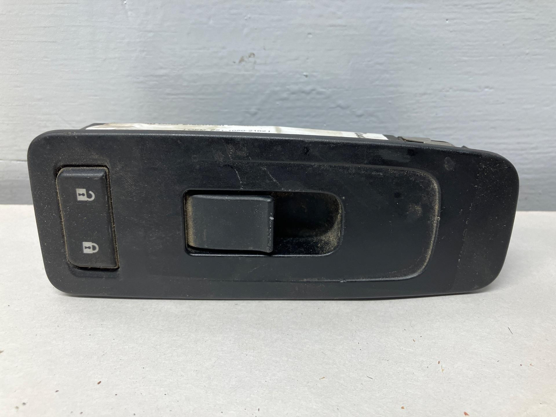 P21-1050-2102 | Peterbilt 579 Door Electrical Switch for Sale