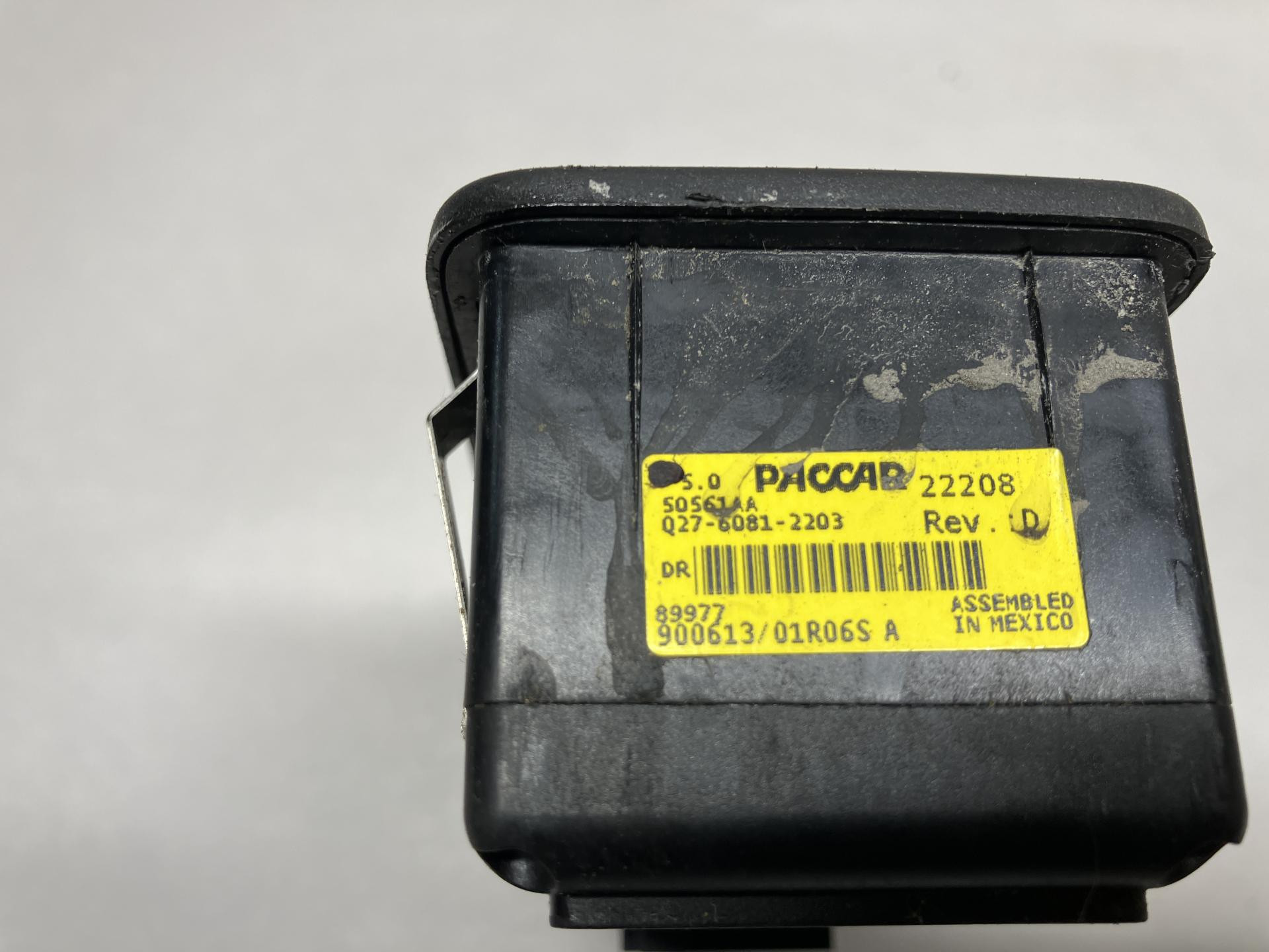 Q27-6081-2203 | Peterbilt 579 Door Electrical Switch for Sale