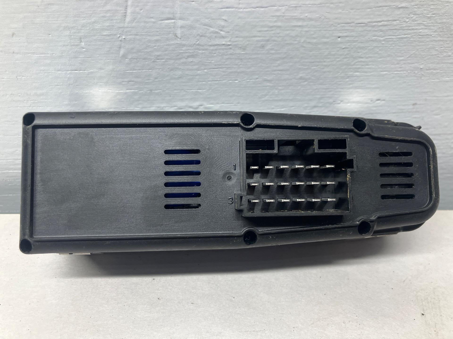 P21-1049-2202 | Peterbilt 579 Door Electrical Switch for Sale