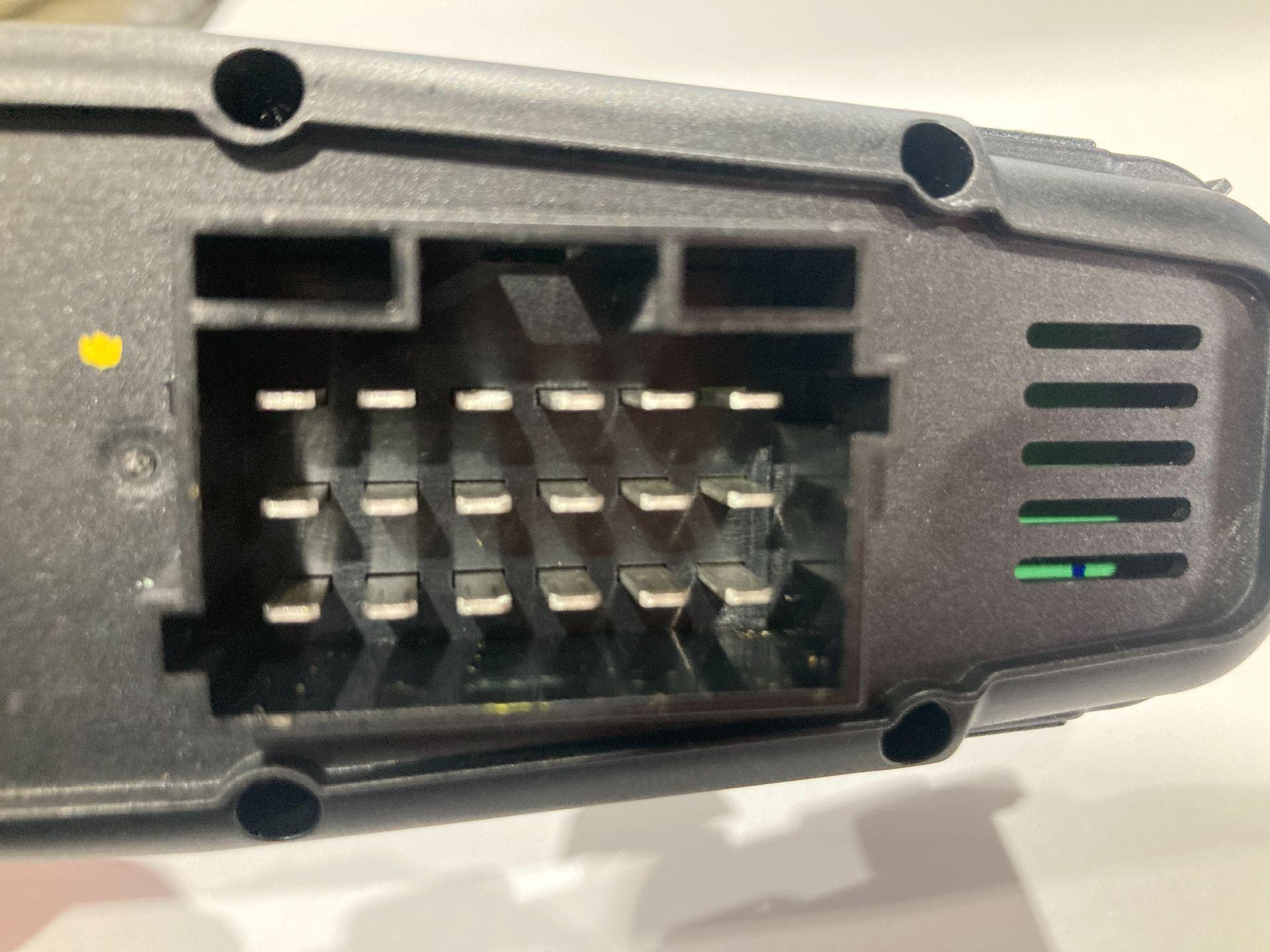 Q27-6081-2203X | Peterbilt 579 Door Electrical Switch for Sale