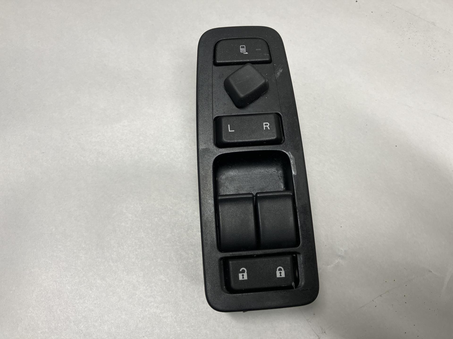 Q27-6081-2203 | Peterbilt 579 Door Electrical Switch for Sale