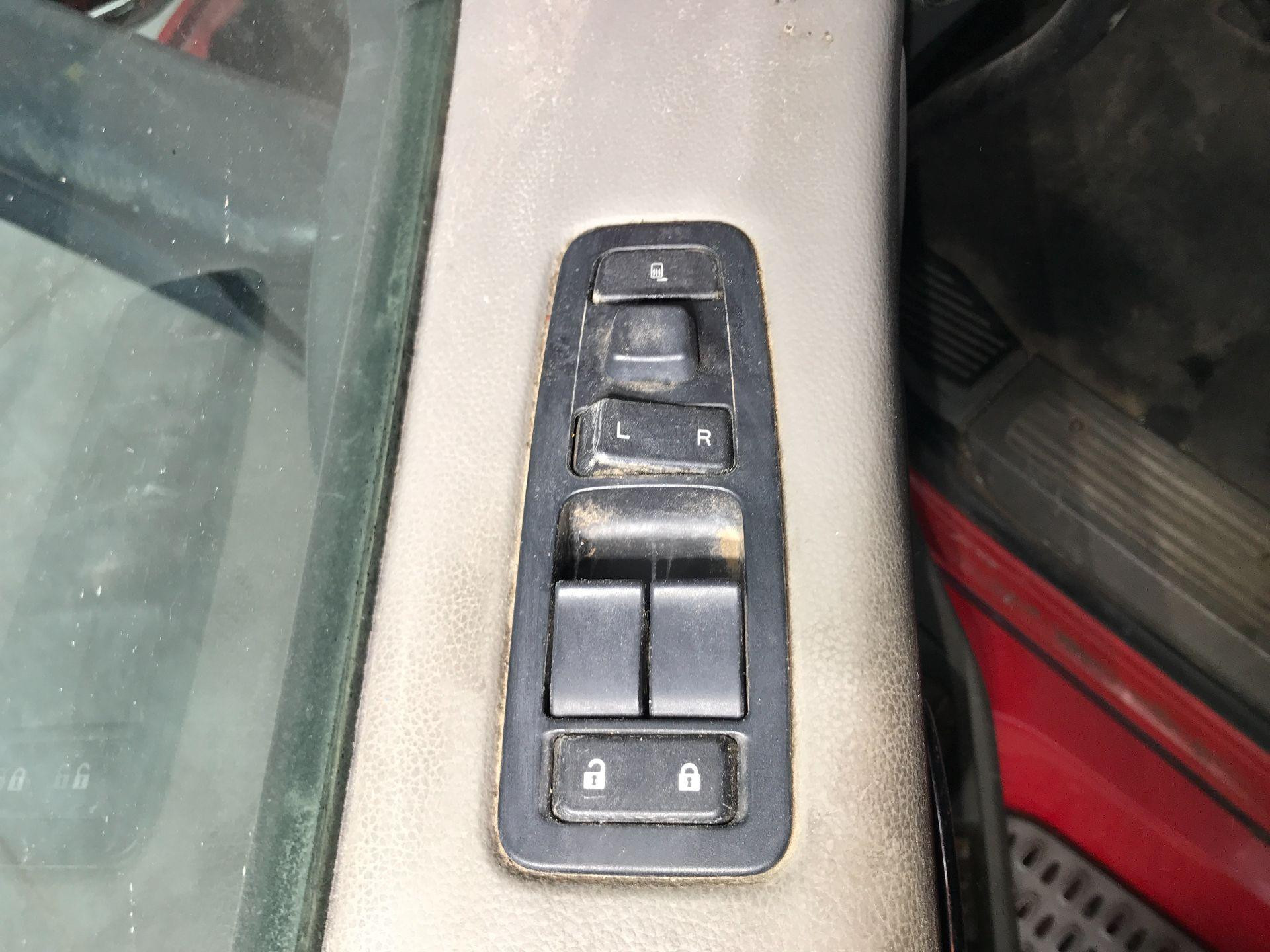 Q27-6081-2203 | Peterbilt 579 Door Electrical Switch for Sale
