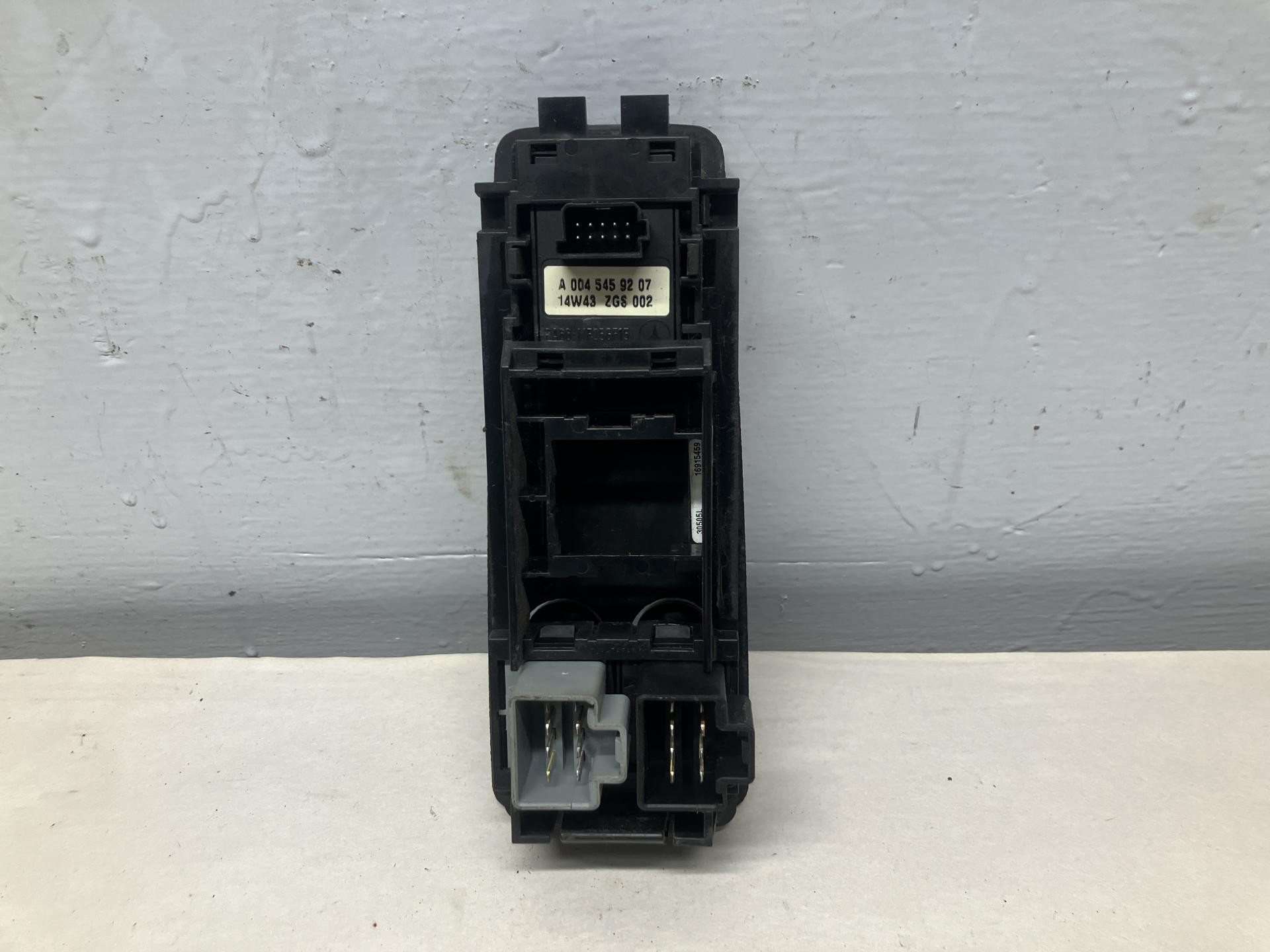 A0045459207 | Freightliner CASCADIA Door Electrical Switch for Sale
