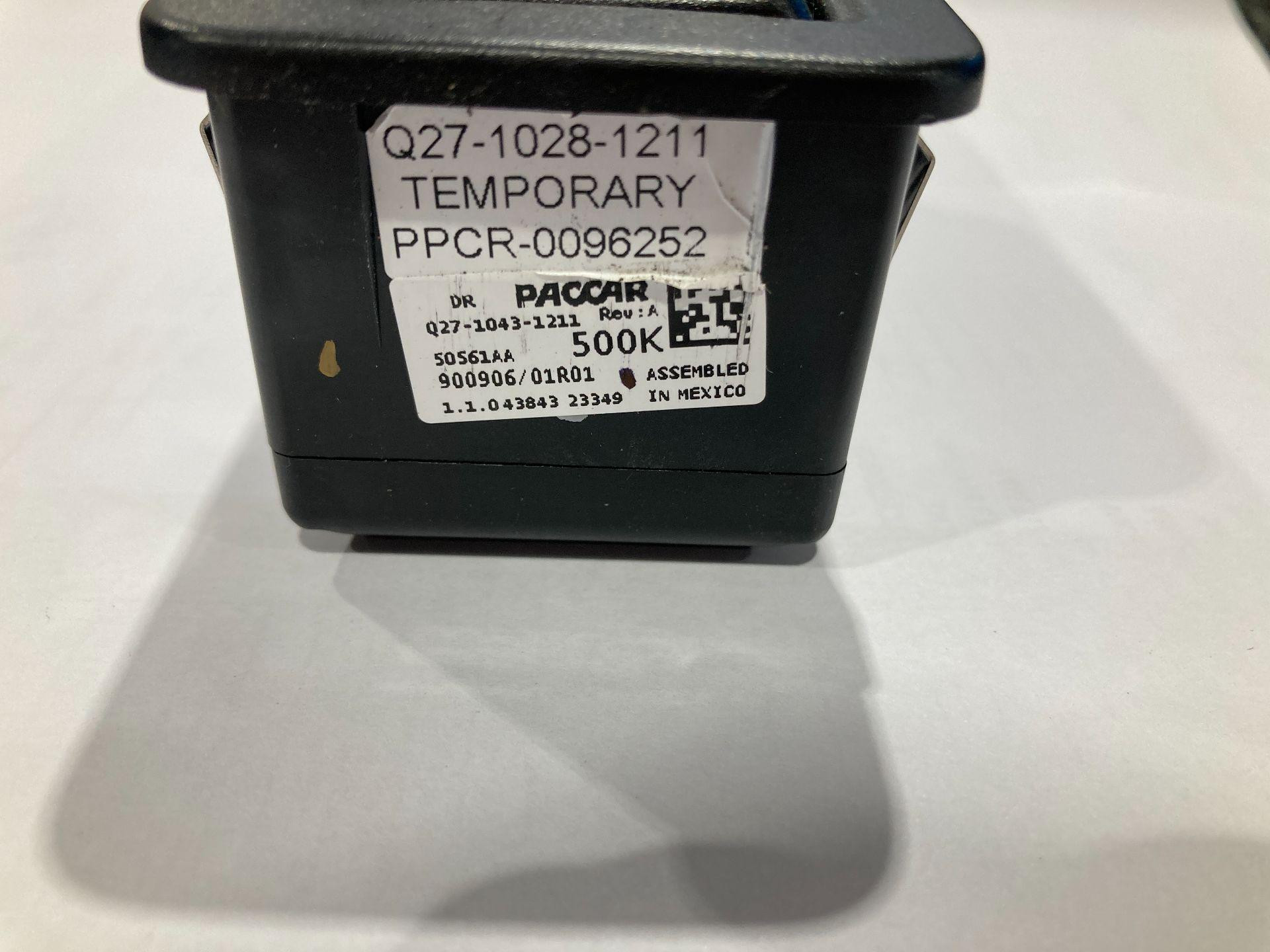Q27-1043-1211 | Kenworth T680 Door Electrical Switch for Sale