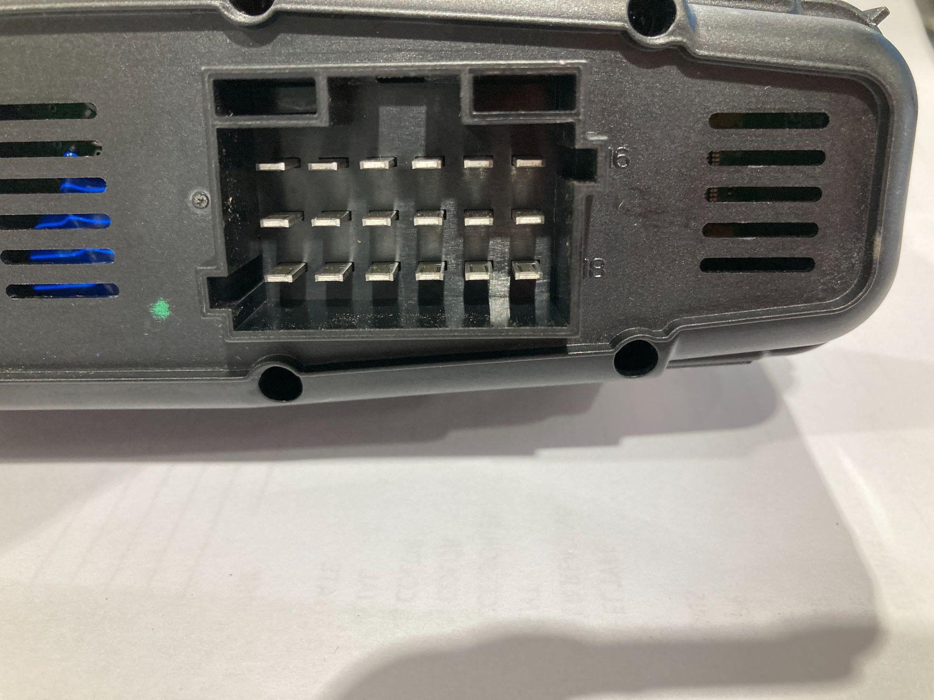 Q27-1043-1211 | Kenworth T680 Door Electrical Switch for Sale