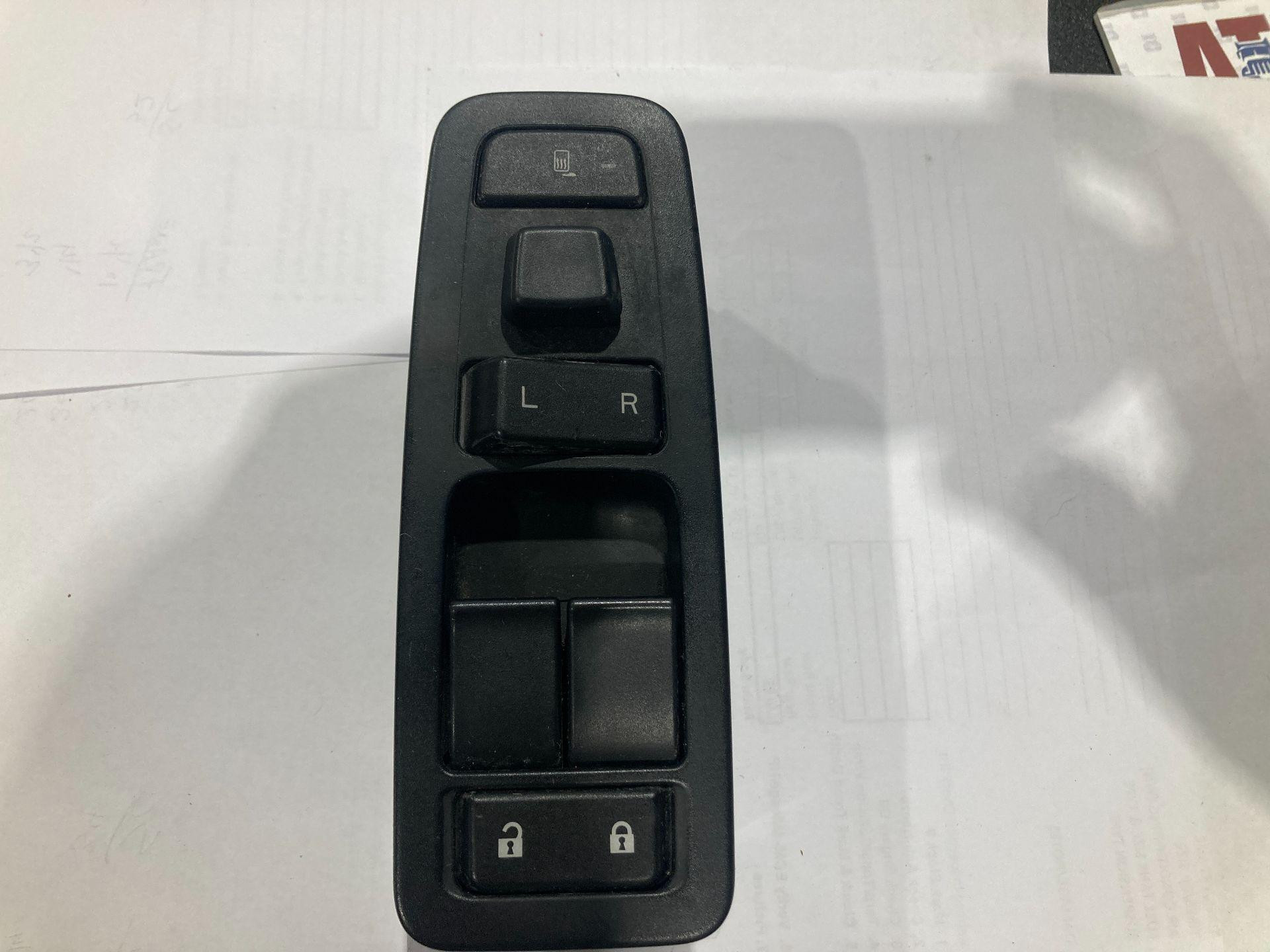 P21-1049-1202A | Kenworth T680 Door Electrical Switch for Sale