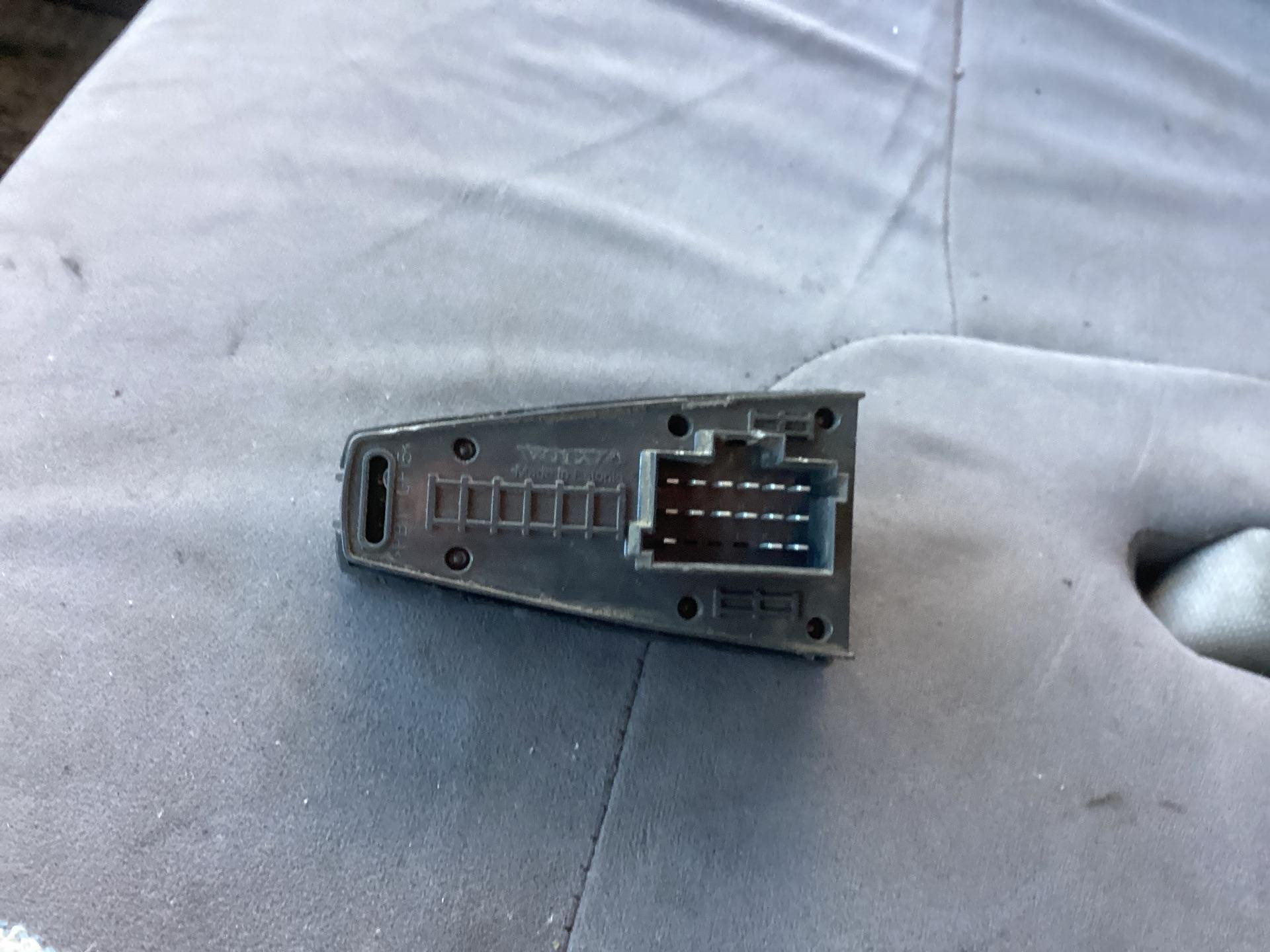 22566508-p01 | Volvo VNL Door Electrical Switch for Sale
