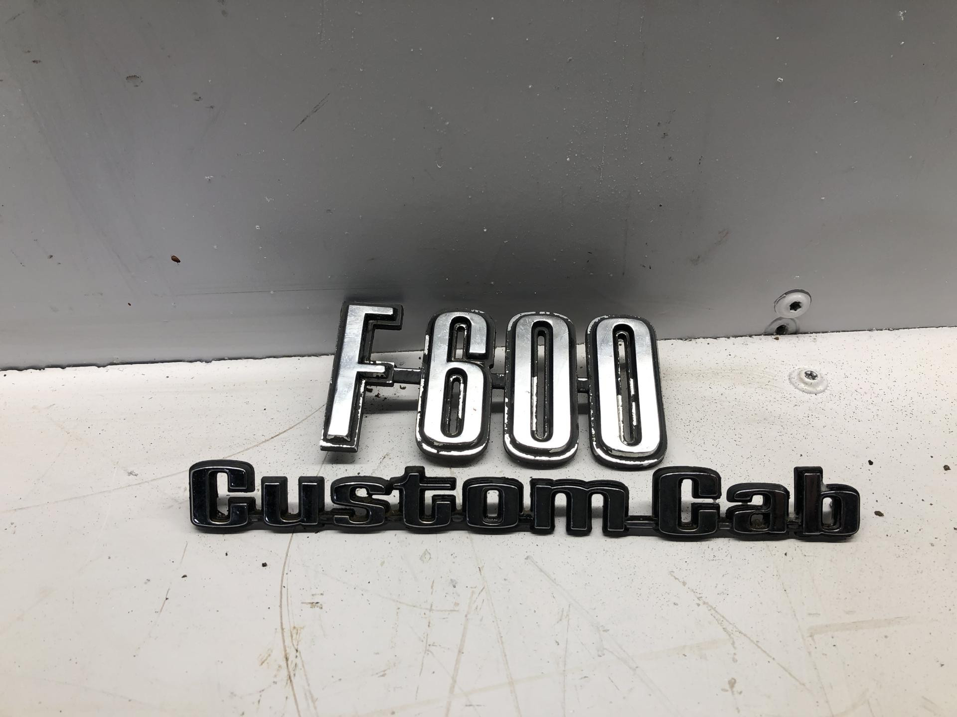 D3TB16720EB | Ford F600 Door Emblem for Sale