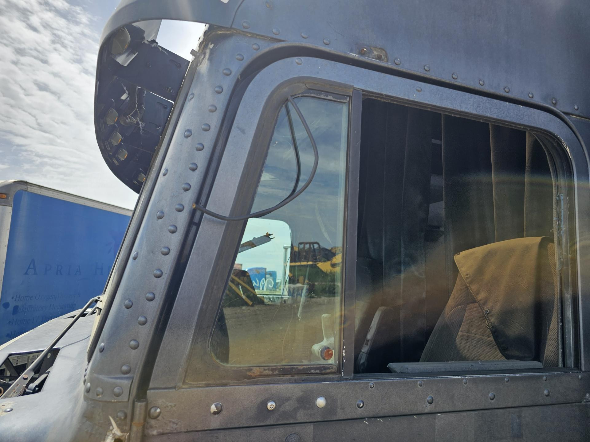 Freightliner CLASSIC XL Door Glass for Sale