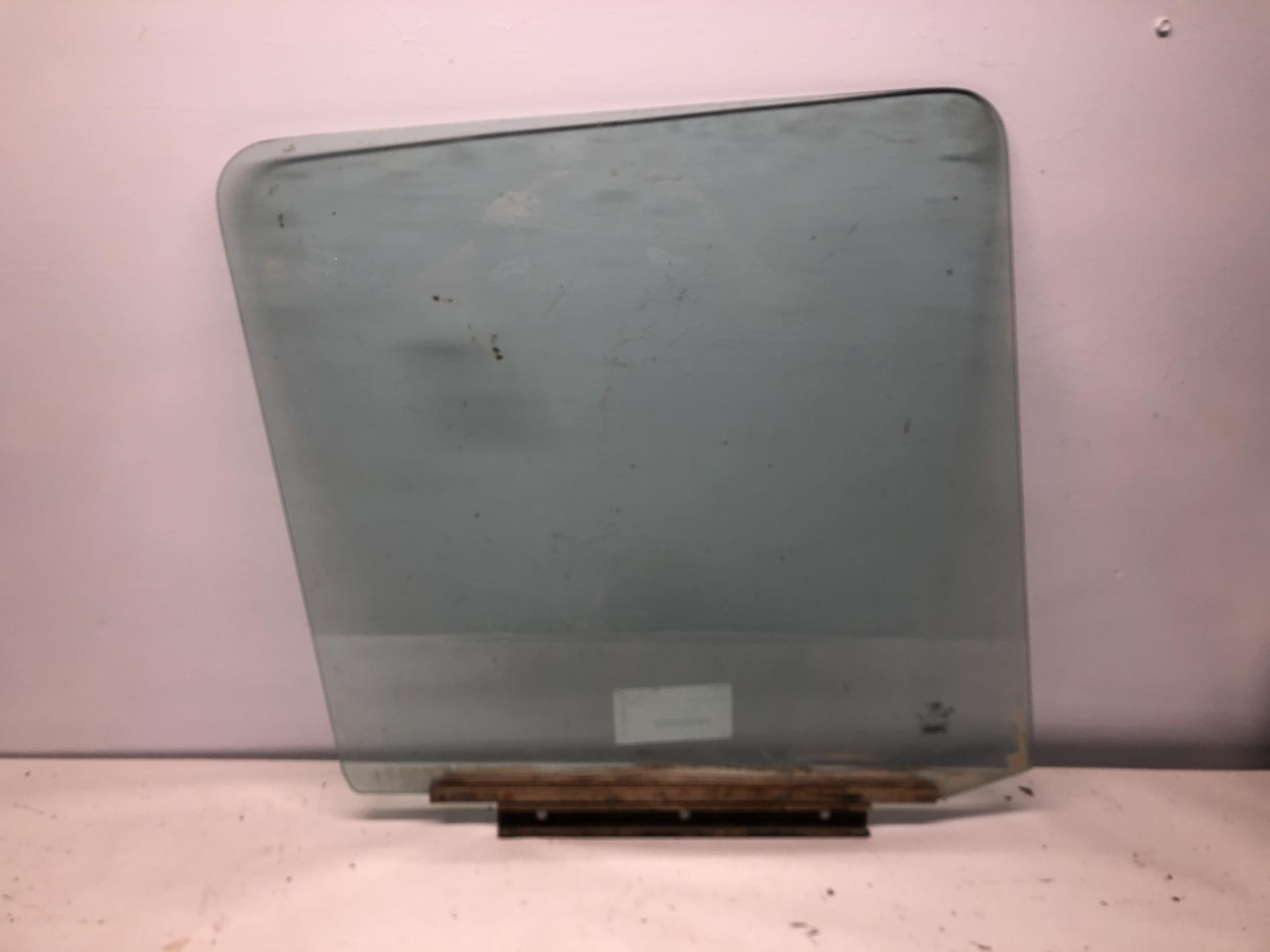6807250110 | Freightliner FL112 Door Glass for Sale