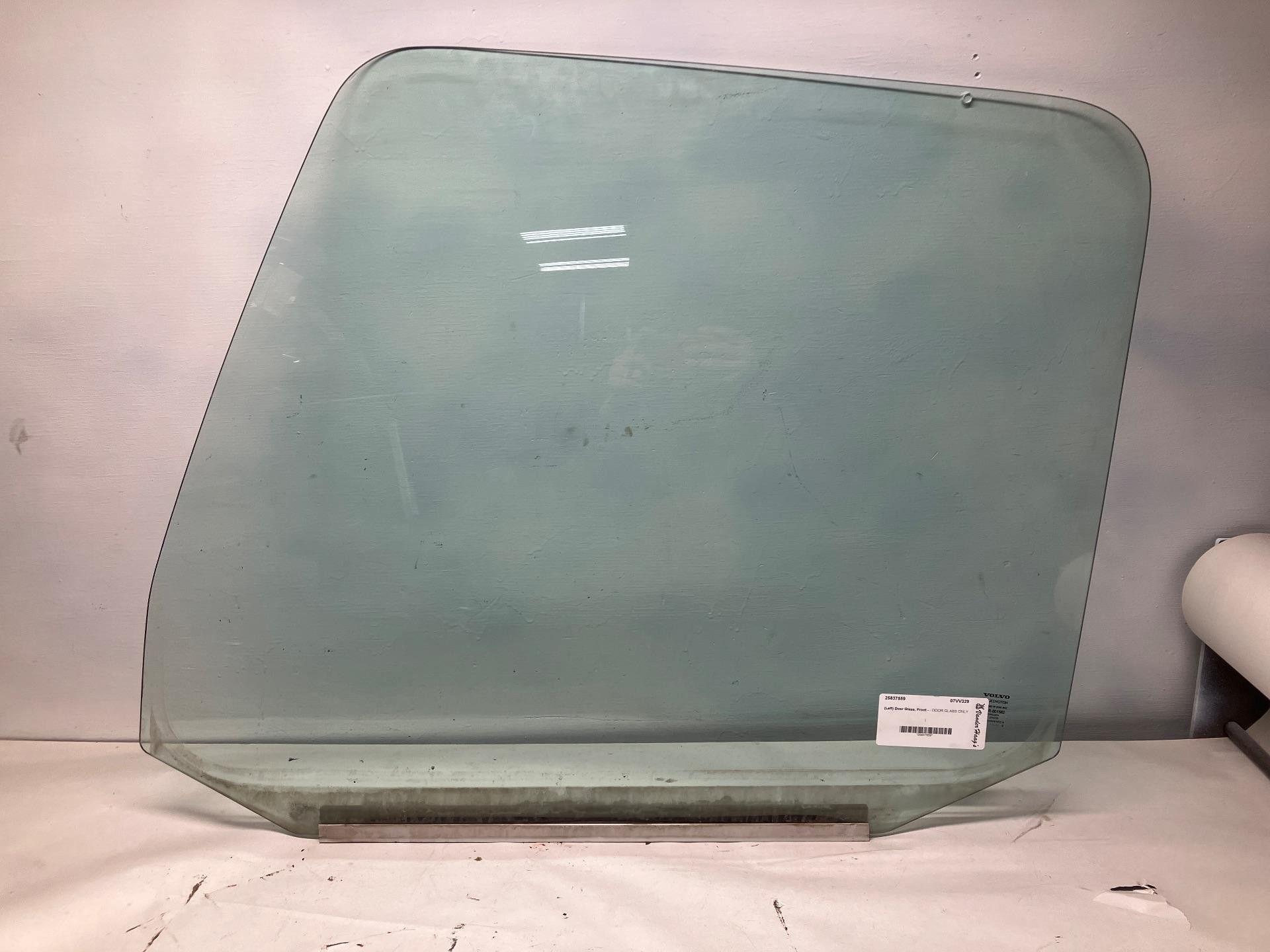 001582 | Volvo VNL Door Glass for Sale