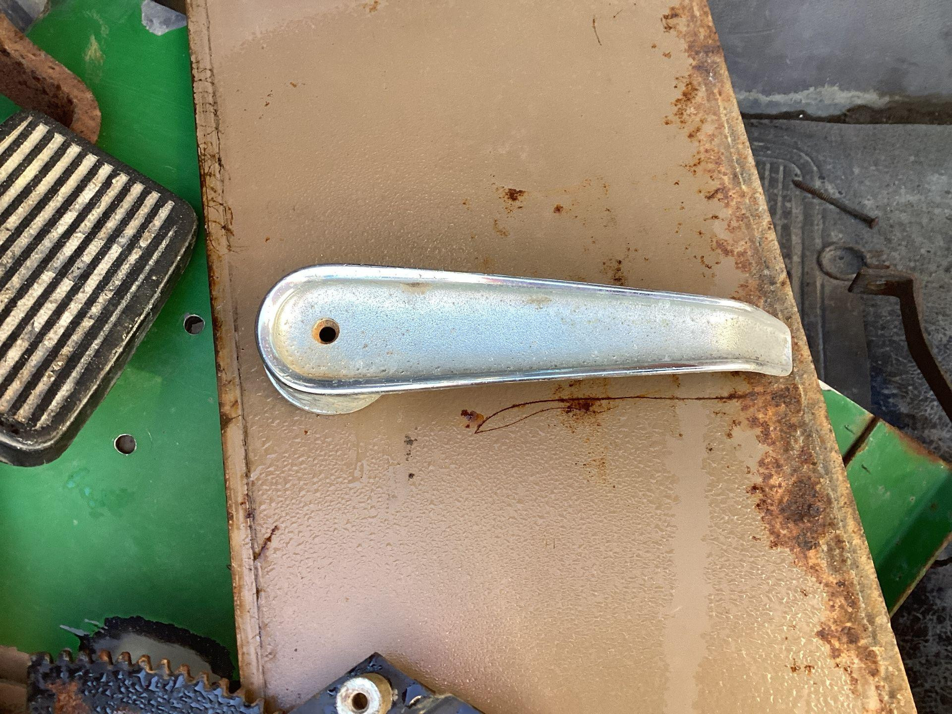 International S2200 Door Handle for Sale