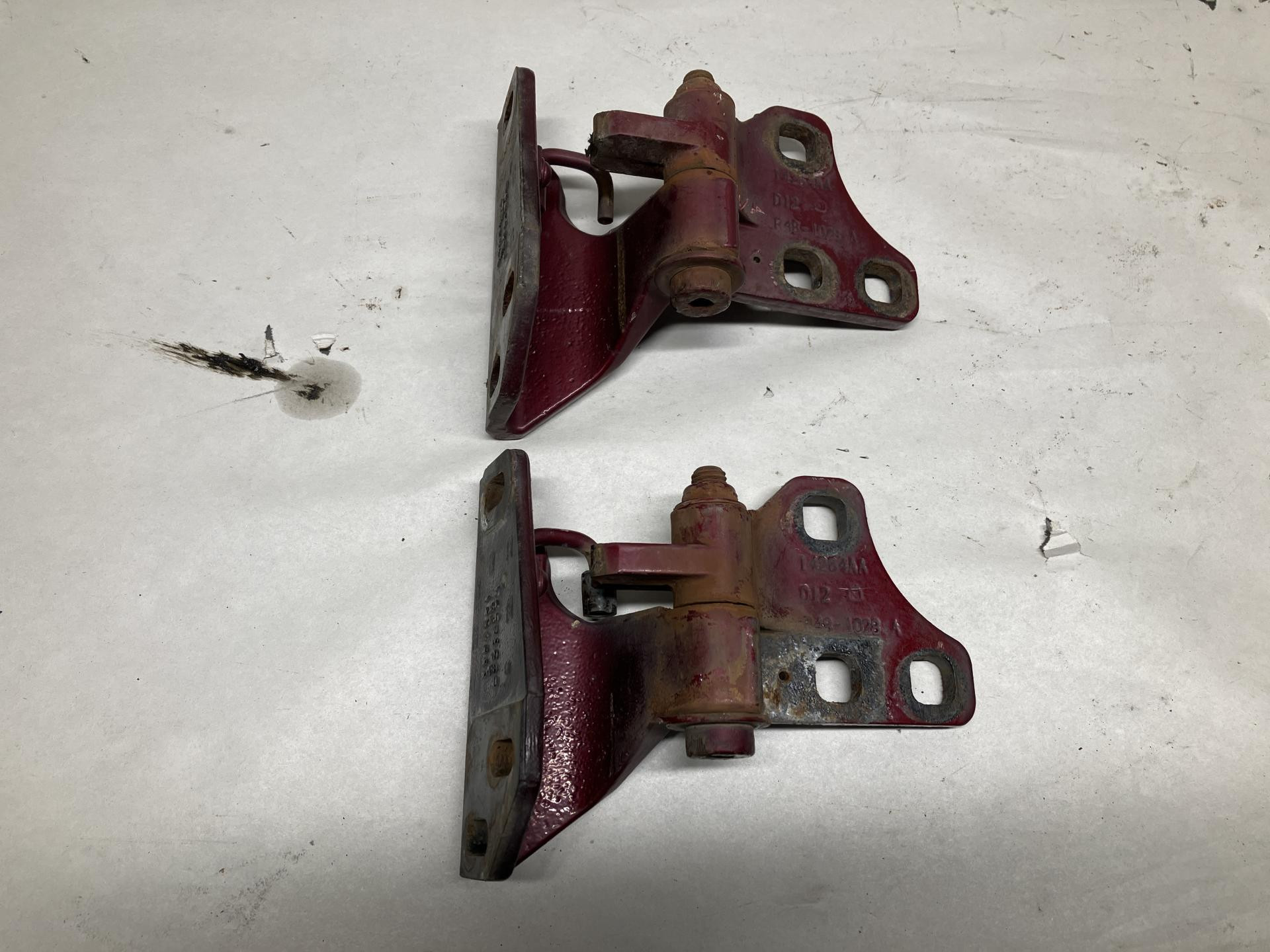 R48-1027 | Peterbilt 387 Door Hinge, Front for Sale