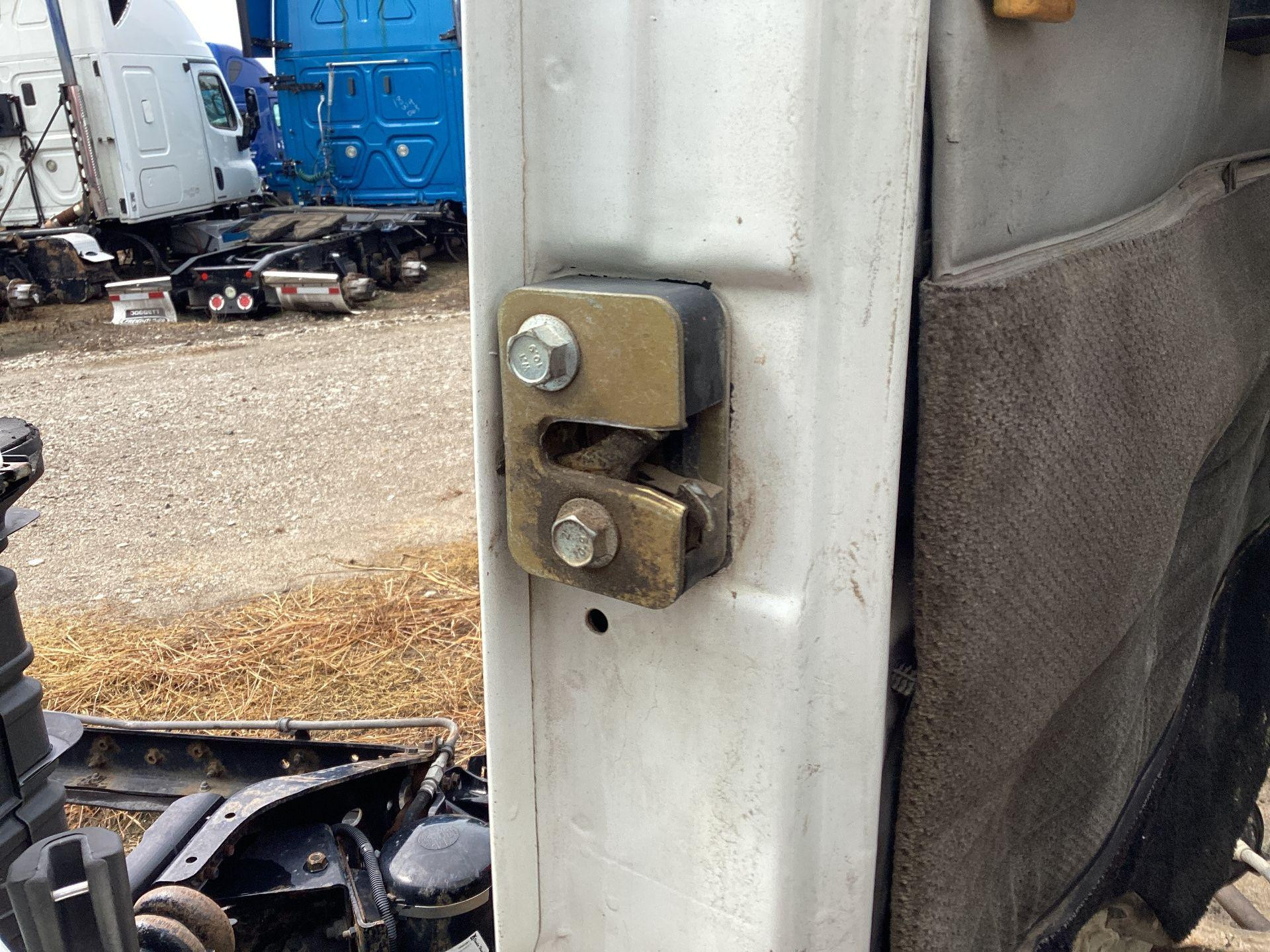 Freightliner FL112 Door Latch for Sale