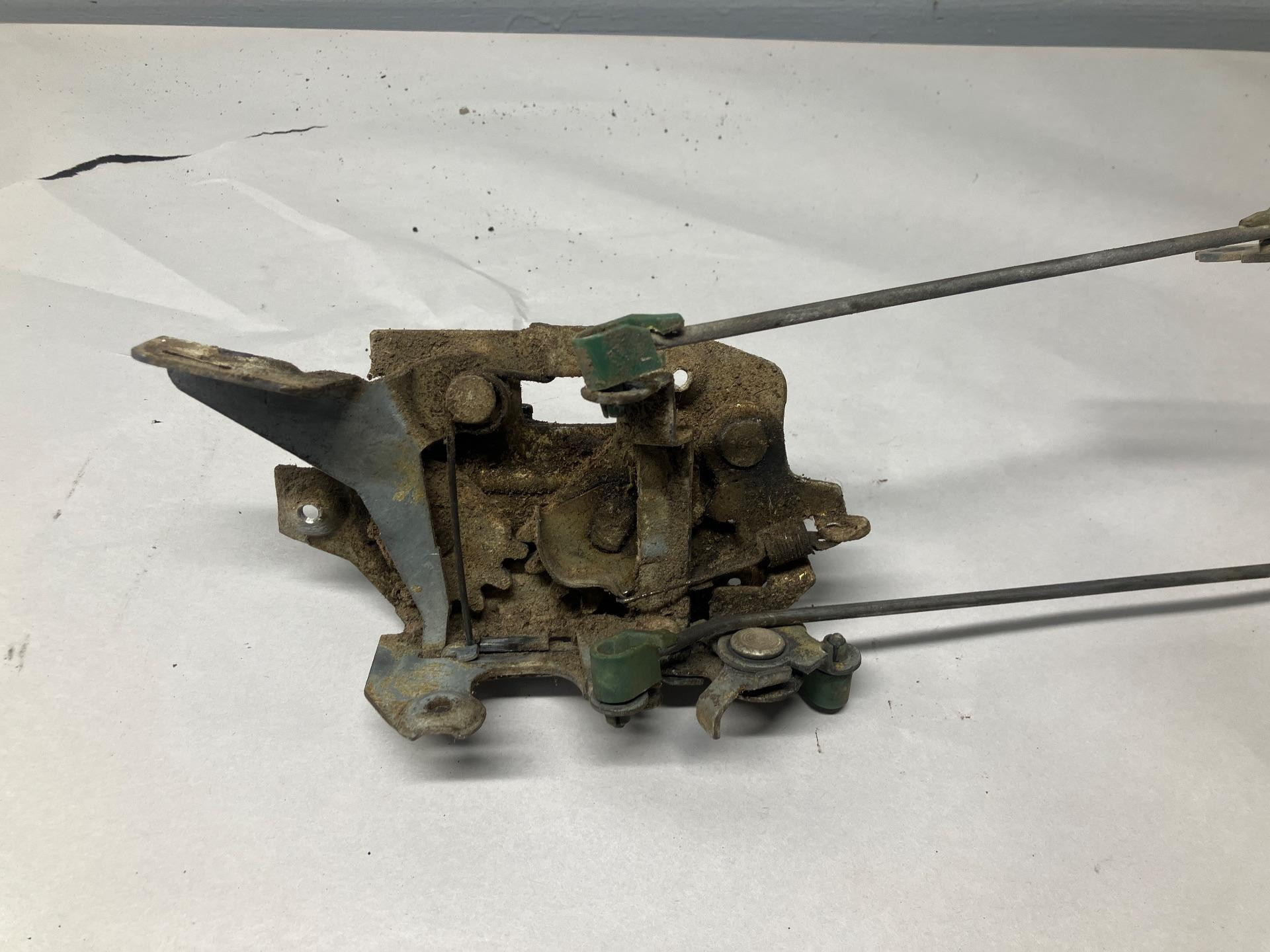 Ford LN800 Door Latch for Sale